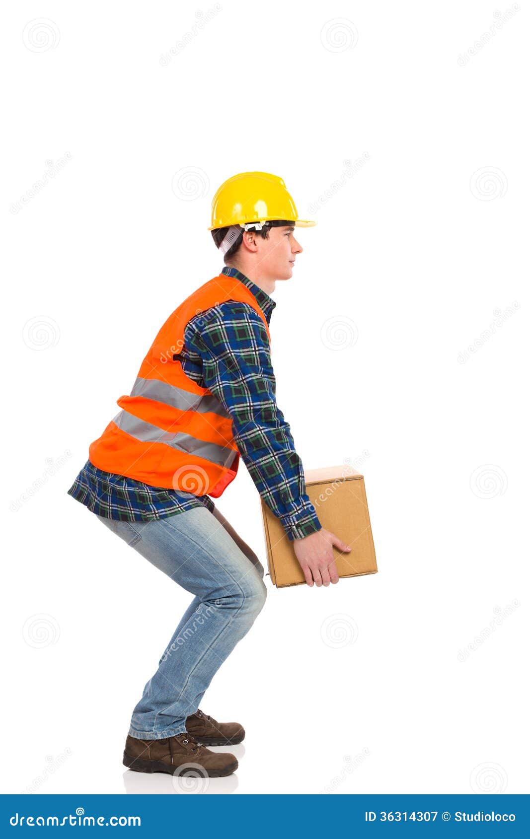 El Agacharse Con Un Paquete Pesado. Imagen de archivo - Imagen de ...