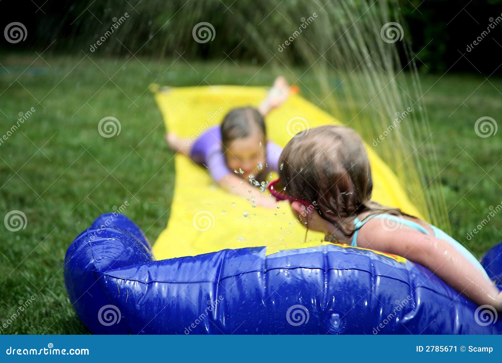 El agua Deslizar-N-Resbala imagen de archivo. Imagen de regadera - 2785671