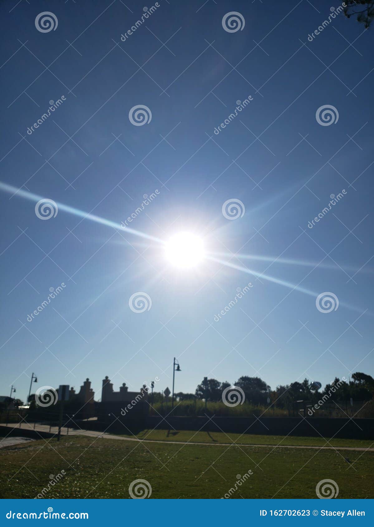 El Amanecer De Los Rayos Solares Imagen de archivo - Imagen de amanecer ...