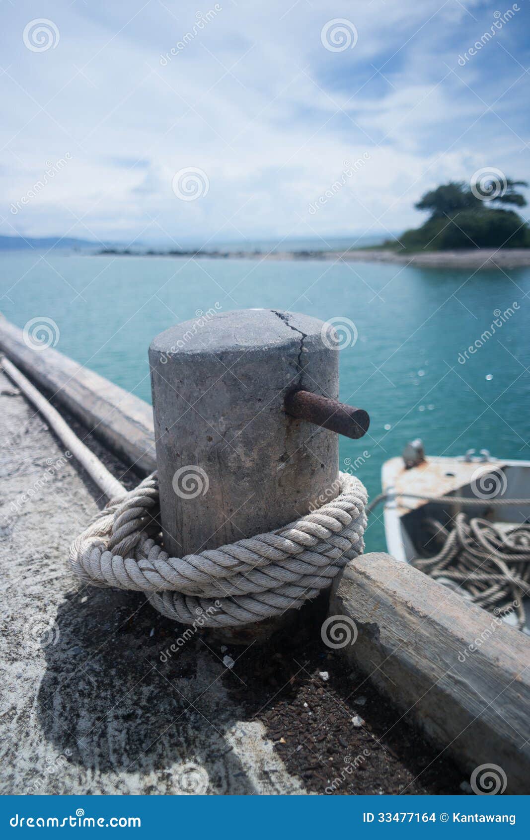 El amarre foto de archivo. Imagen de azul, medieval, europa - 33477164