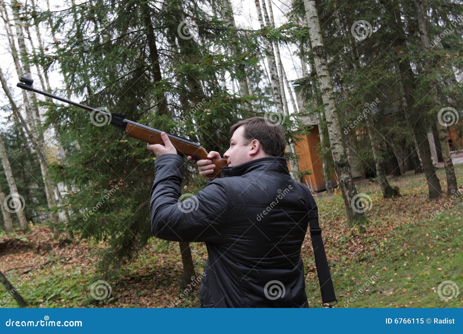 El apuntar imagen de archivo. Imagen de francotirador - 6766115