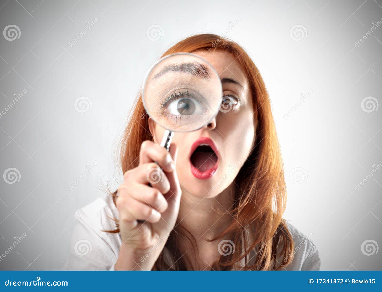 El asombrar descubre foto de archivo. Imagen de joven - 17341872
