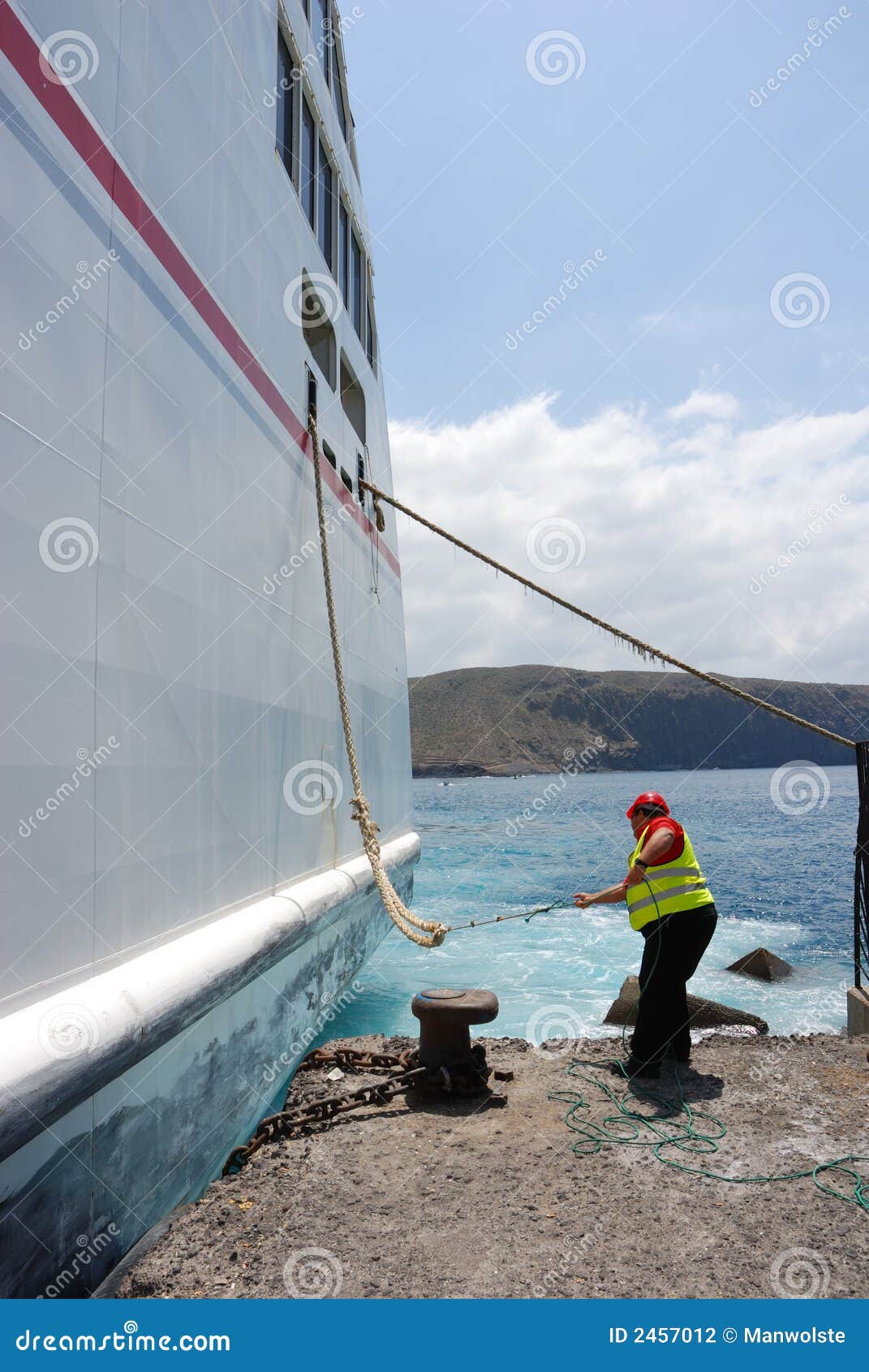 El atracar en el puerto foto de archivo. Imagen de embarcadero - 2457012