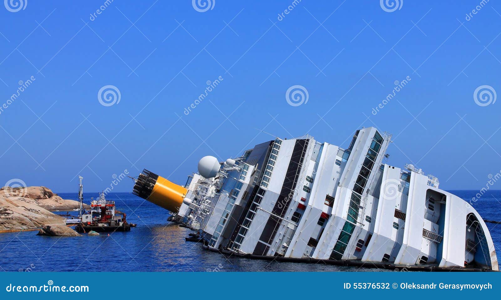 El Barco De Cruceros Hundido Fotografía editorial - Imagen de accidente ...