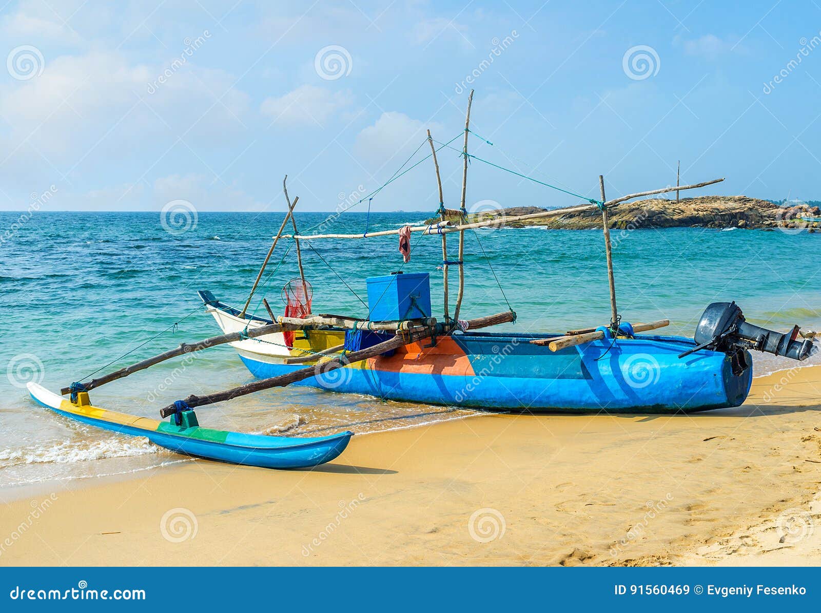 El barco en la orilla imagen de archivo editorial. Imagen de canoa ...