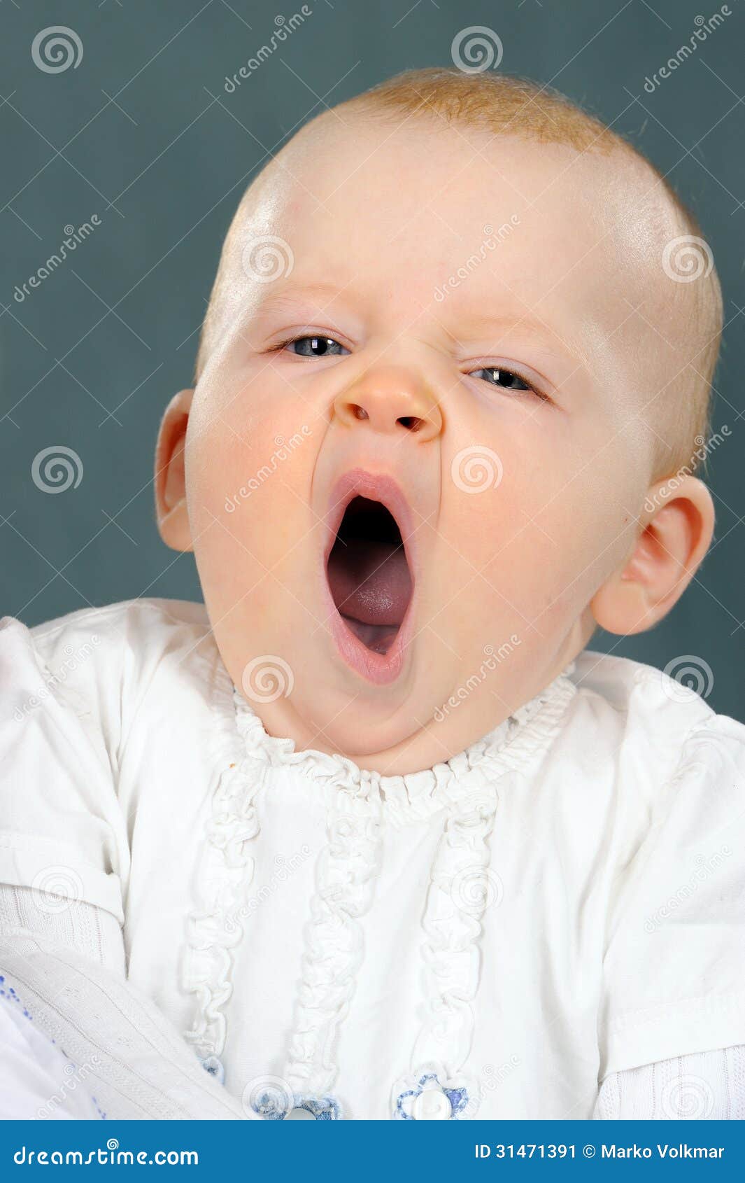 El bebé está cansado imagen de archivo. Imagen de lindo - 31471391