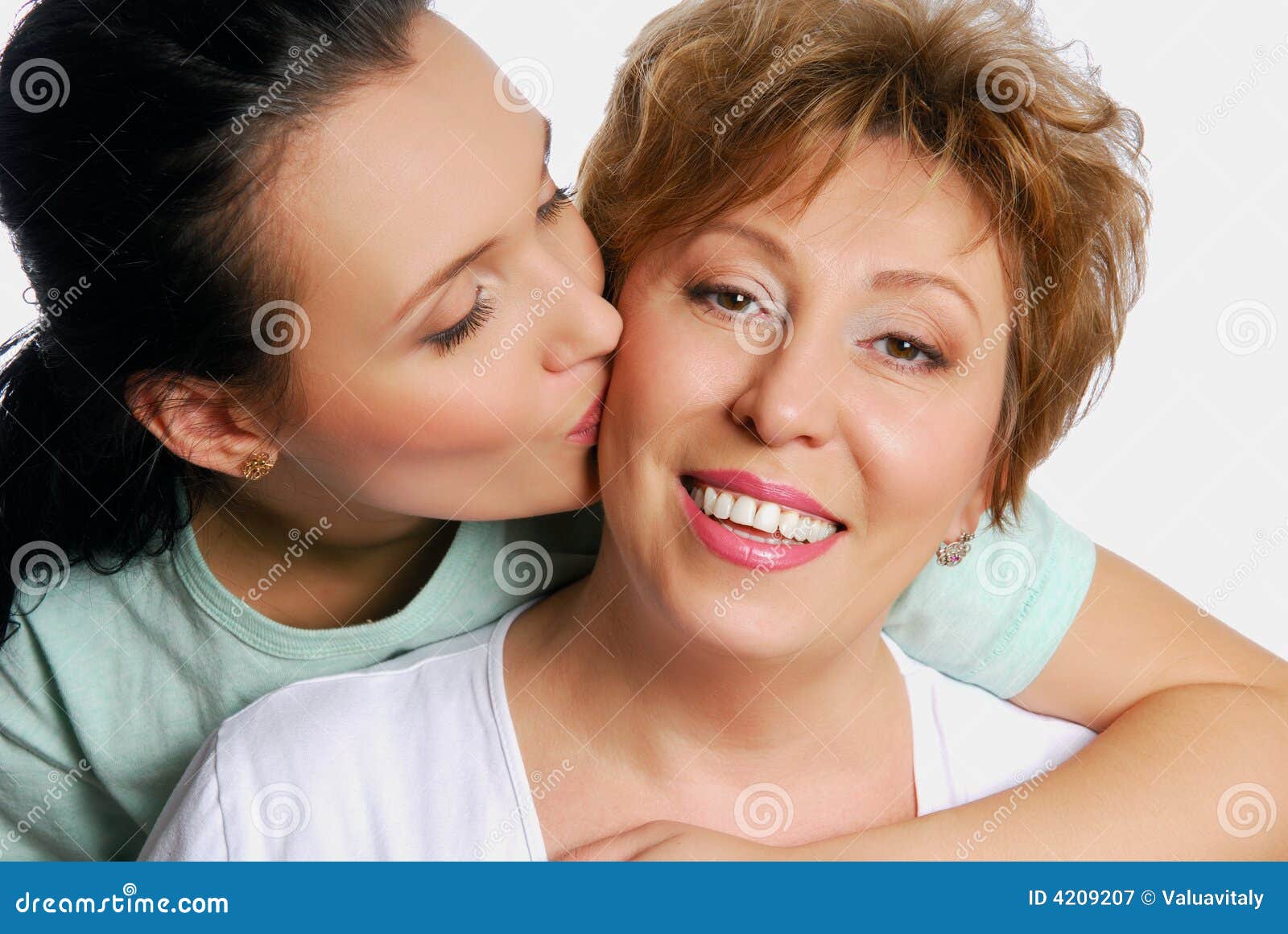 El besarse con amor imagen de archivo. Imagen de imagen - 4209207