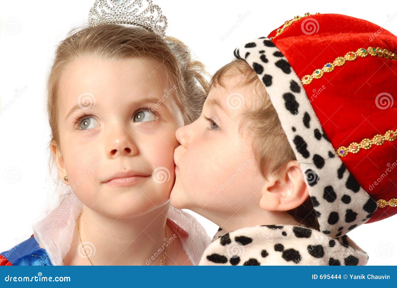 El beso foto de archivo. Imagen de rico, corona, derechos - 695444