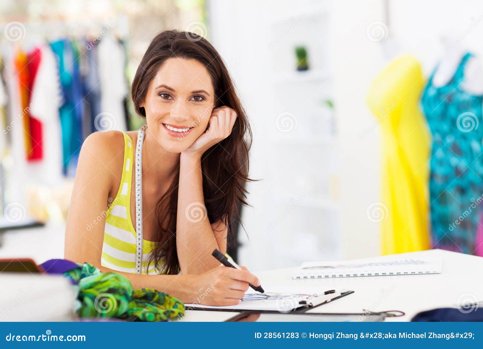 El bosquejar de la modista imagen de archivo. Imagen de oficina - 28561283