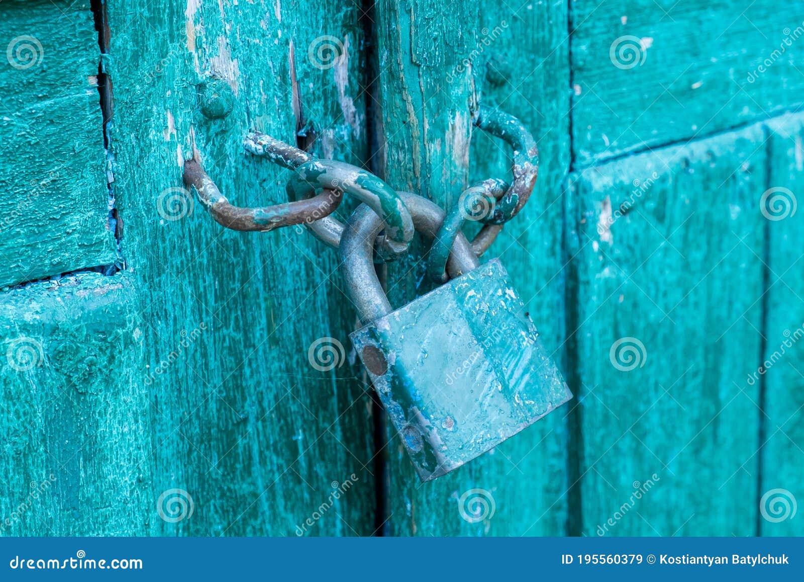 El Castillo Azul Pesa Sobre La Puerta Azul Imagen de archivo - Imagen ...