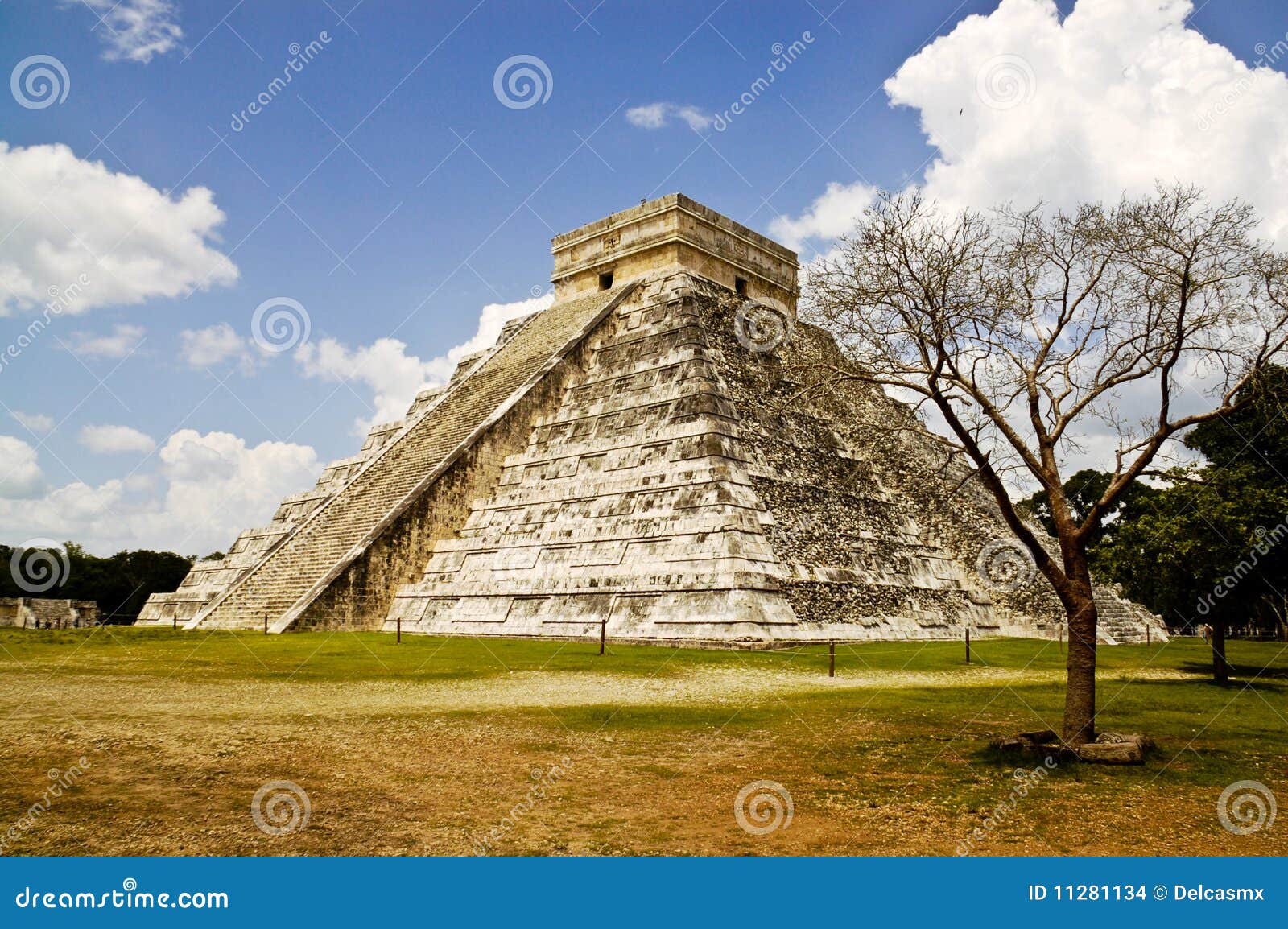 El Castillo Chichen Itza stock photo. Image of ruins - 11281134