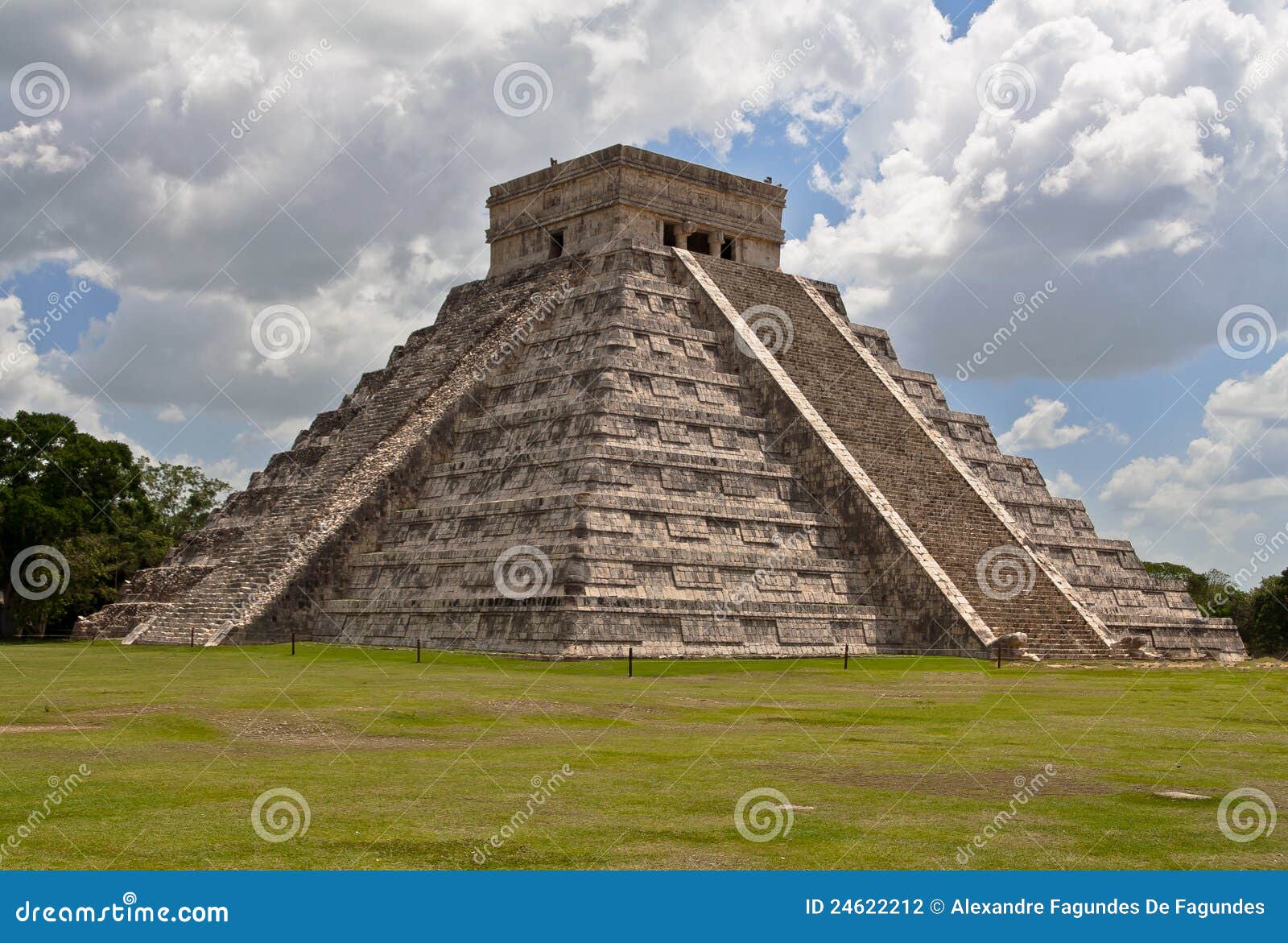 El Castillo Chichen Itza Mexico Stock Photo - Image of maya, imposing ...