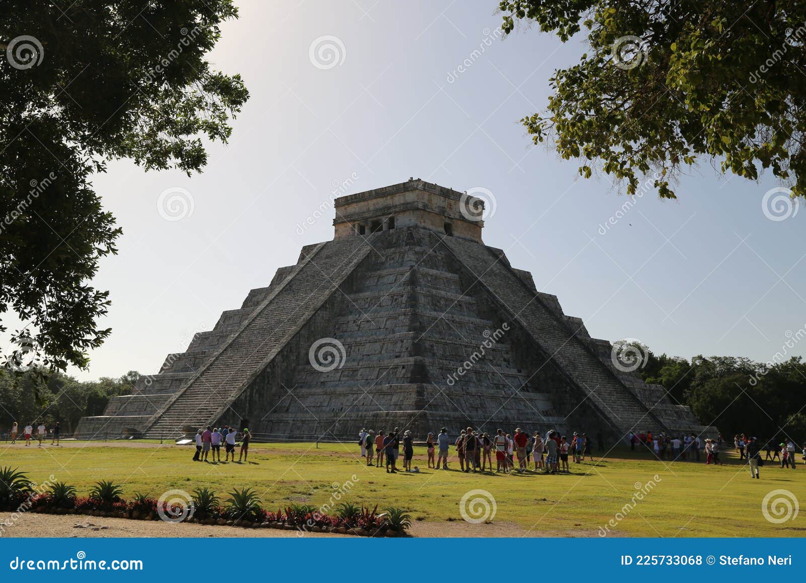 El Castillo of Chichen Itza, Mexico Editorial Stock Photo - Image of ...