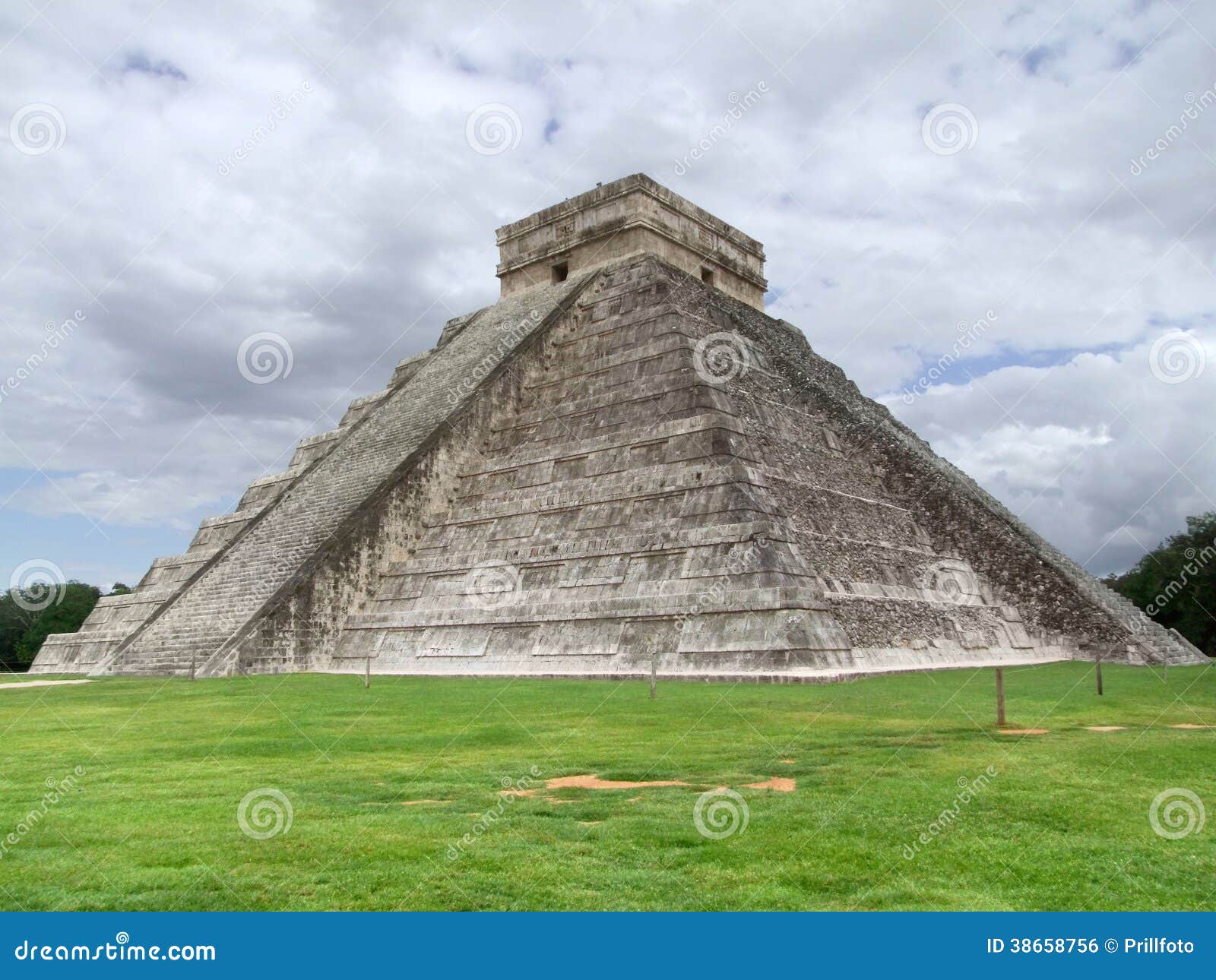 El Castillo in Chichen Itza Stock Photo - Image of religion, city: 38658756