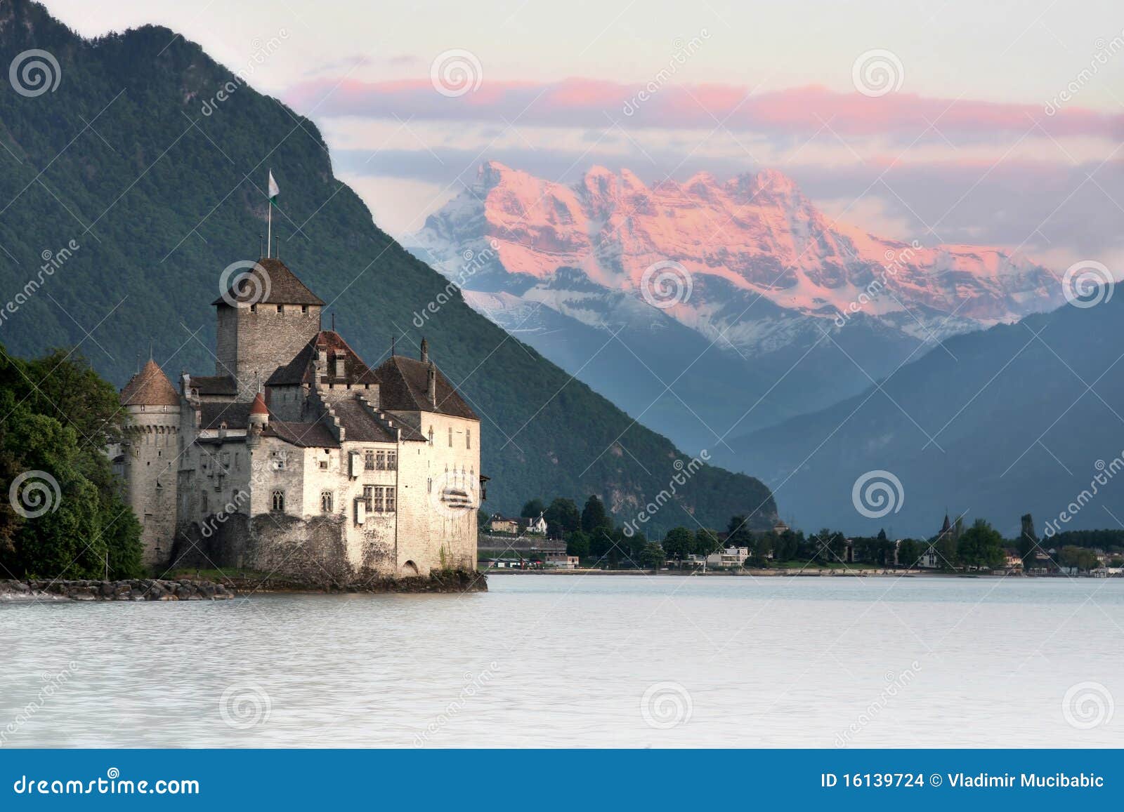 El Castillo De Chillon En Montreux (Vaud), Suiza Imagen de archivo ...