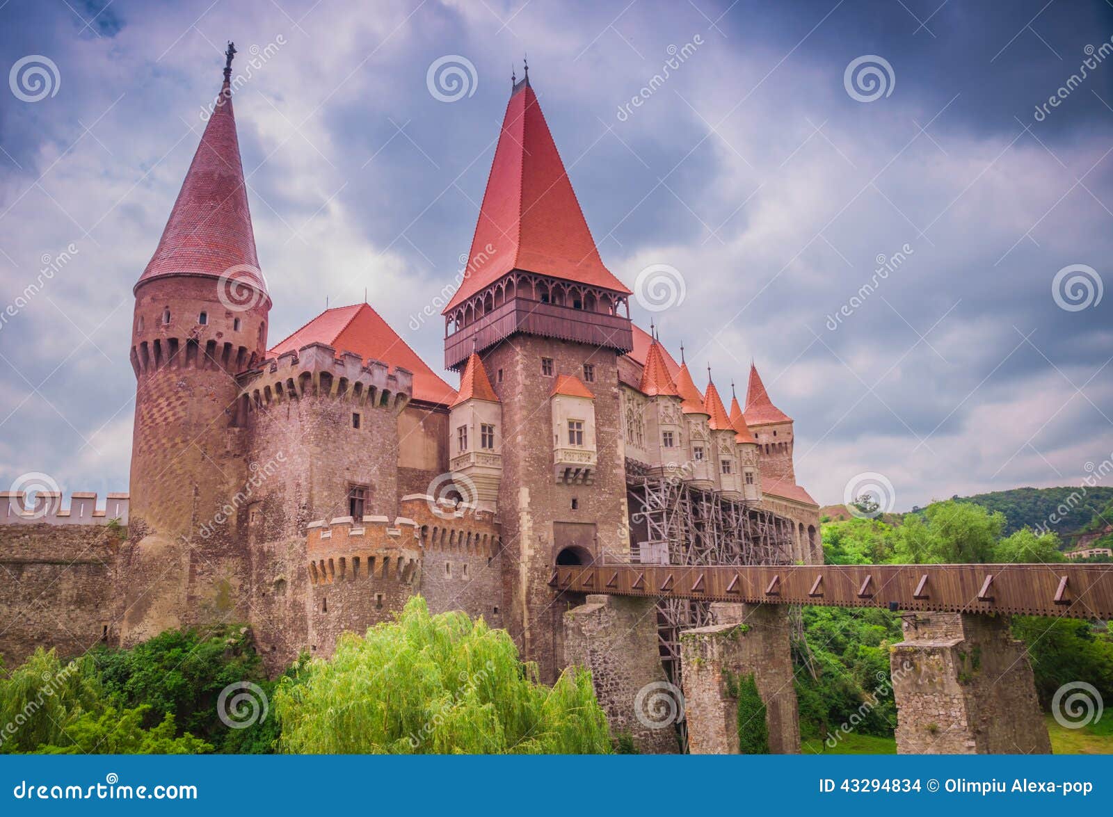 El Castillo De Corvins, Rumania Foto de archivo - Imagen de castillo ...