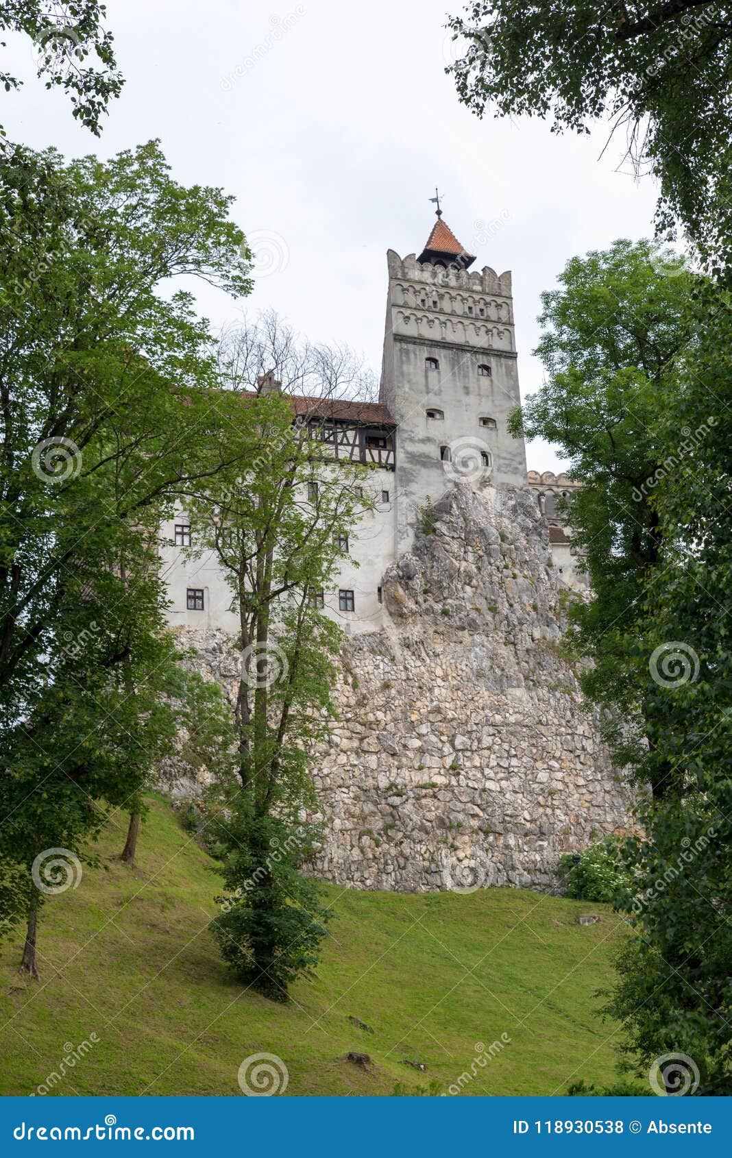 El Castillo Medieval Del Salvado Foto de archivo - Imagen de mito ...