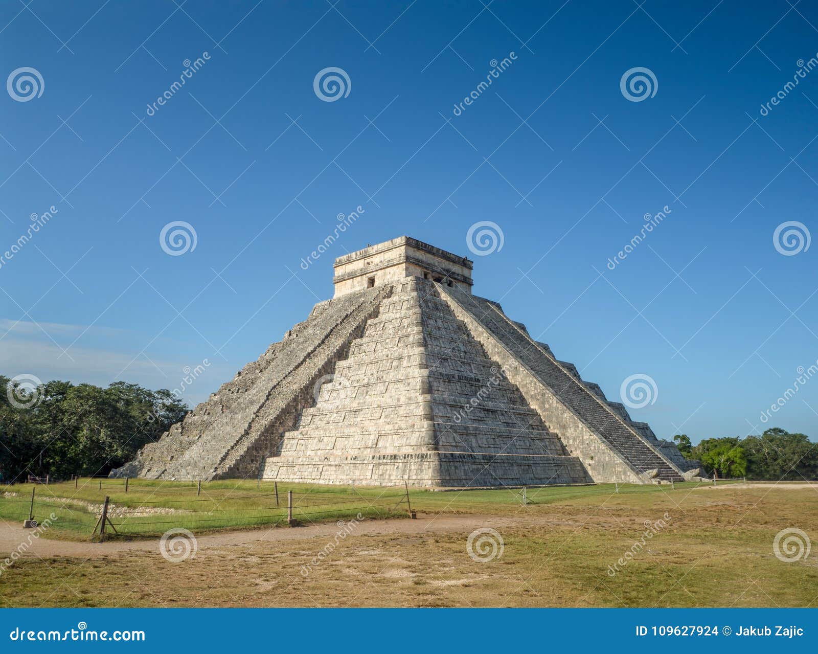 El Castillo Pyramid of Chichen Itza Ancheological Site in Yucatan ...