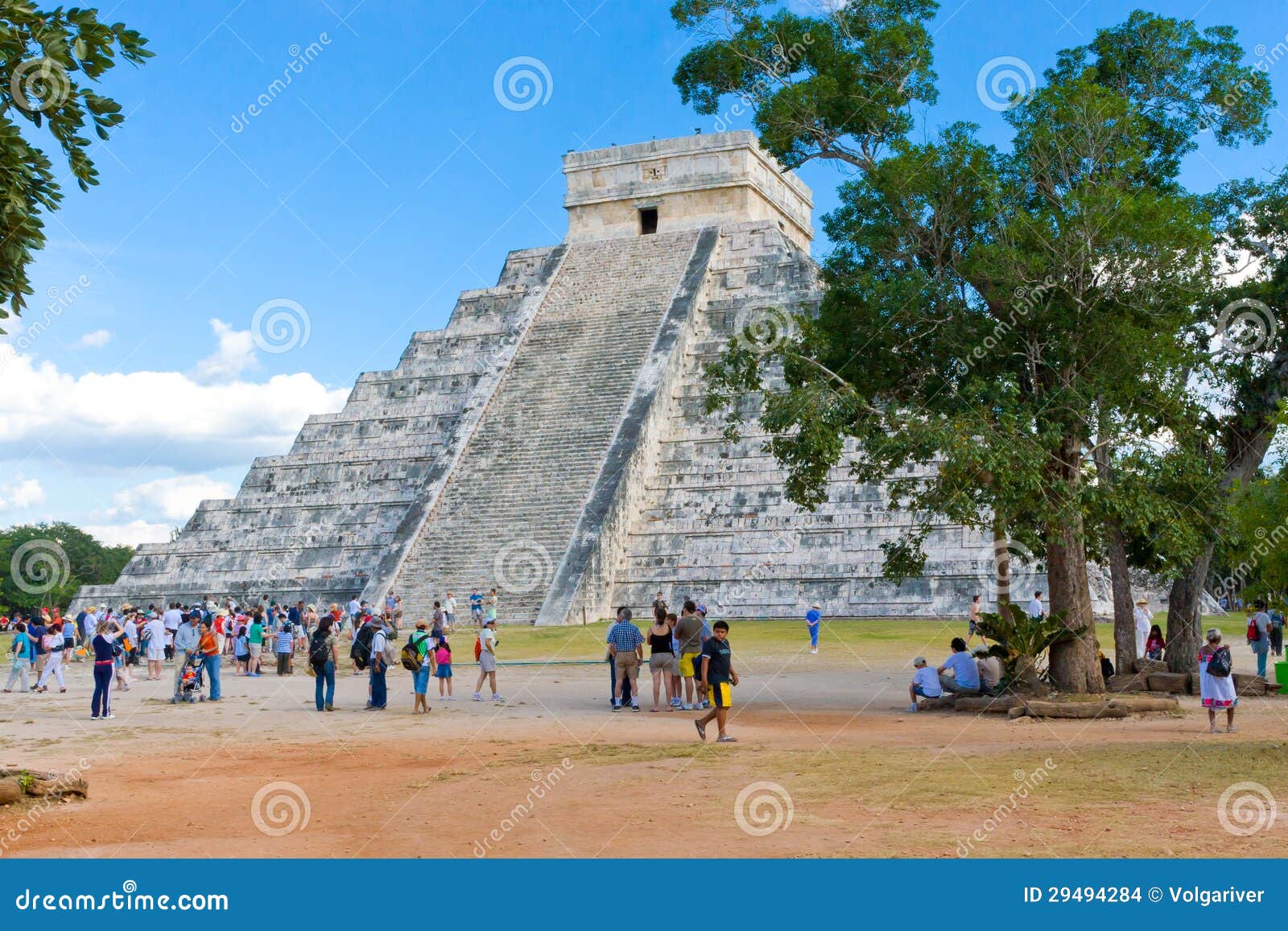 El Castillo Pyramid at the Maya Archaeological Sit Editorial Stock ...