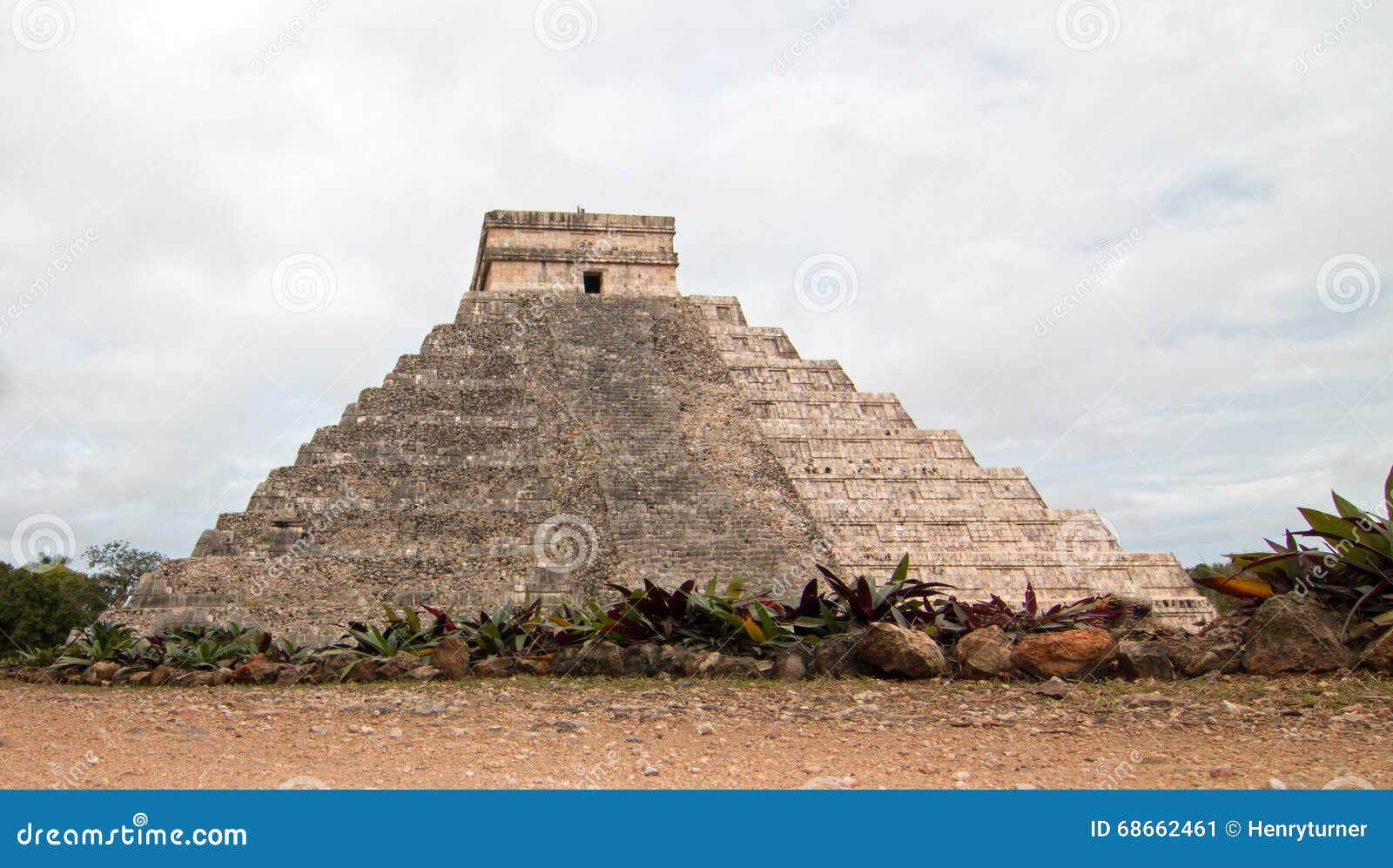 El Castillo Temple Kukulcan Pyramid at Mexico S Chichen Itza Mayan ...