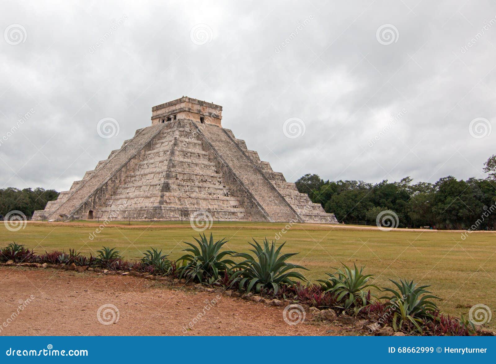 El Castillo Temple Kukulcan Pyramid at Mexico S Chichen Itza Mayan ...