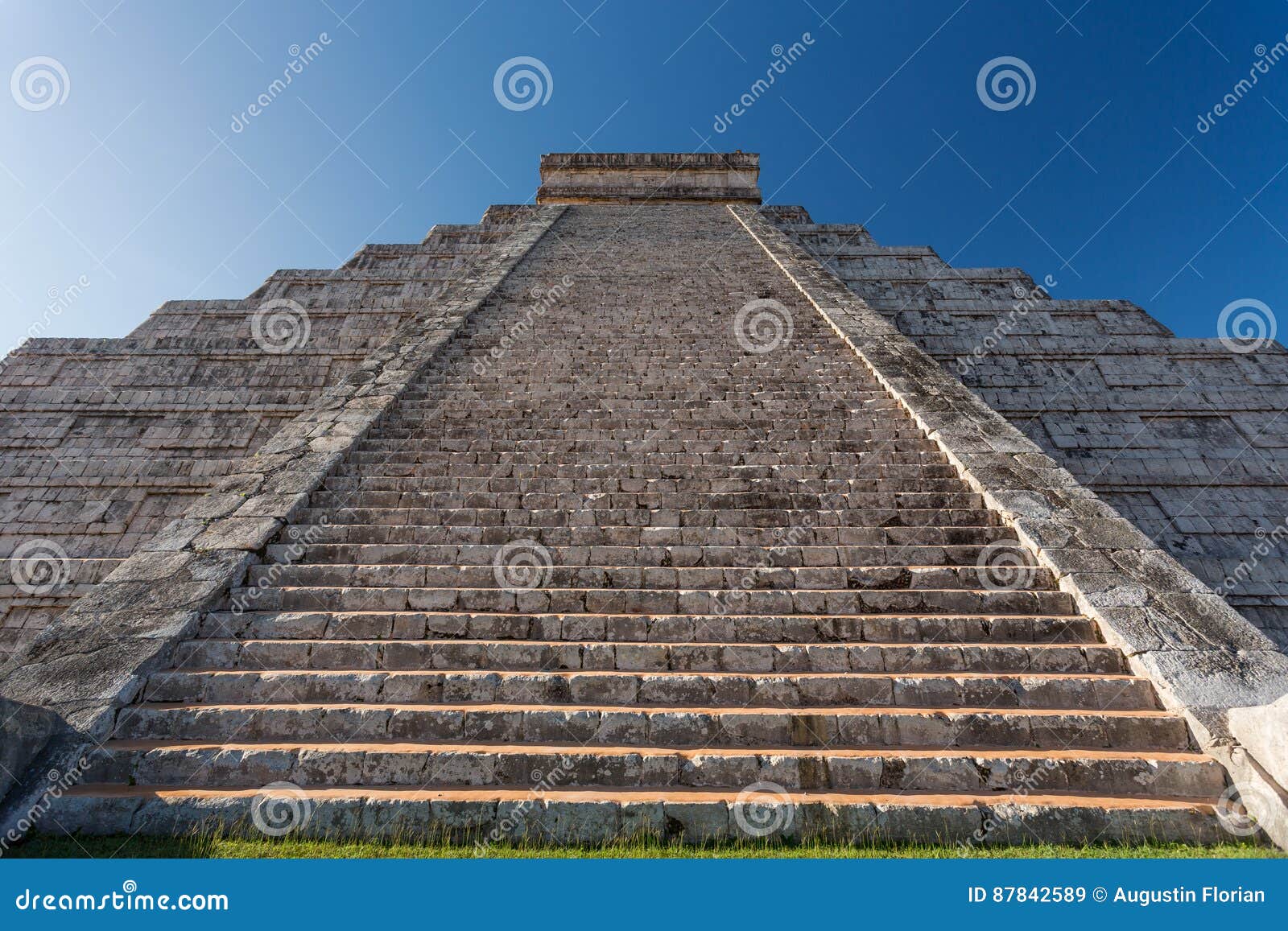 El Castillo Temple of Kukulkan, Chichen Itza, Mexico Stock Image ...