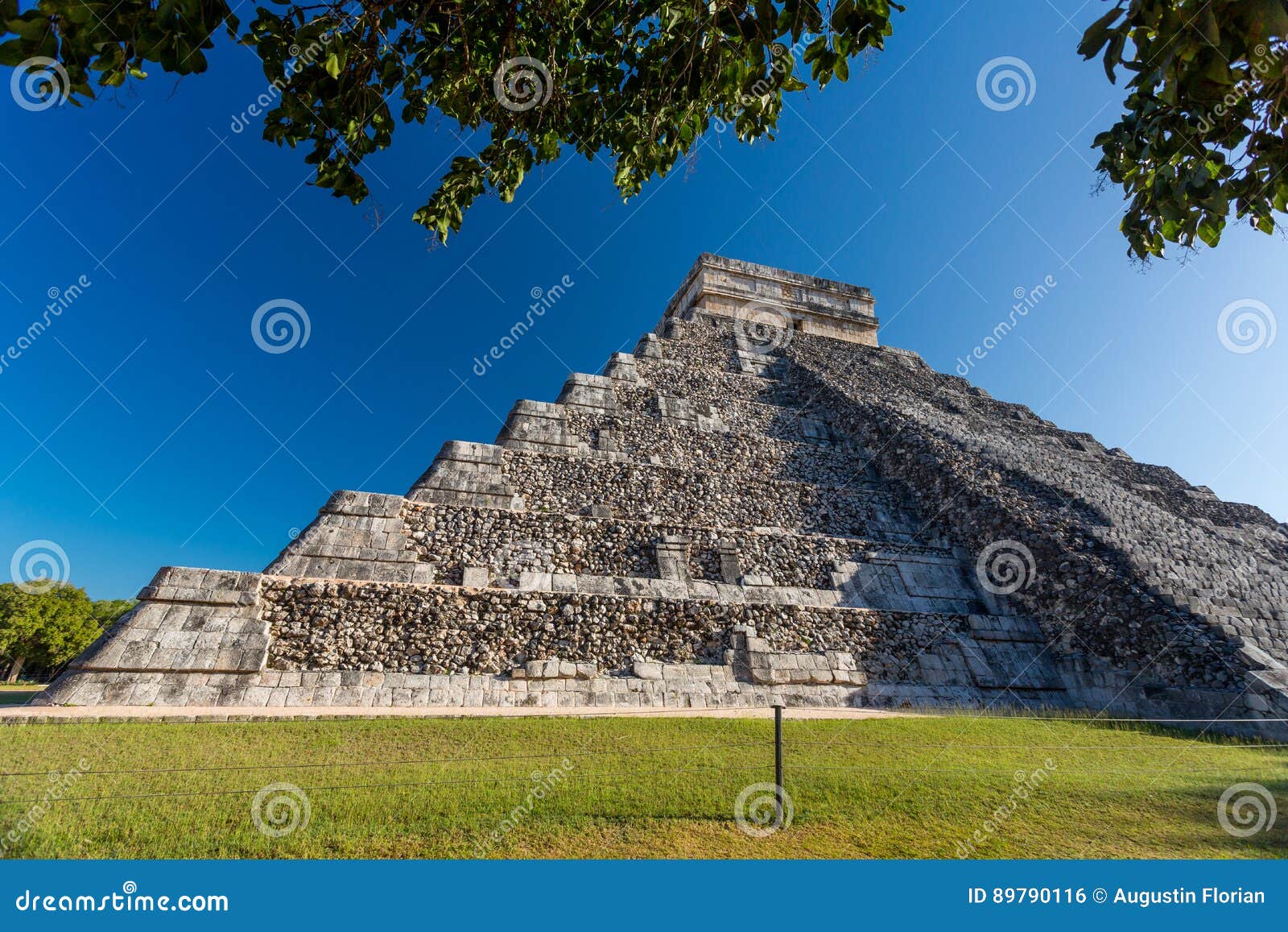 El Castillo Temple of Kukulkan, Chichen Itza, Mexico Stock Photo ...