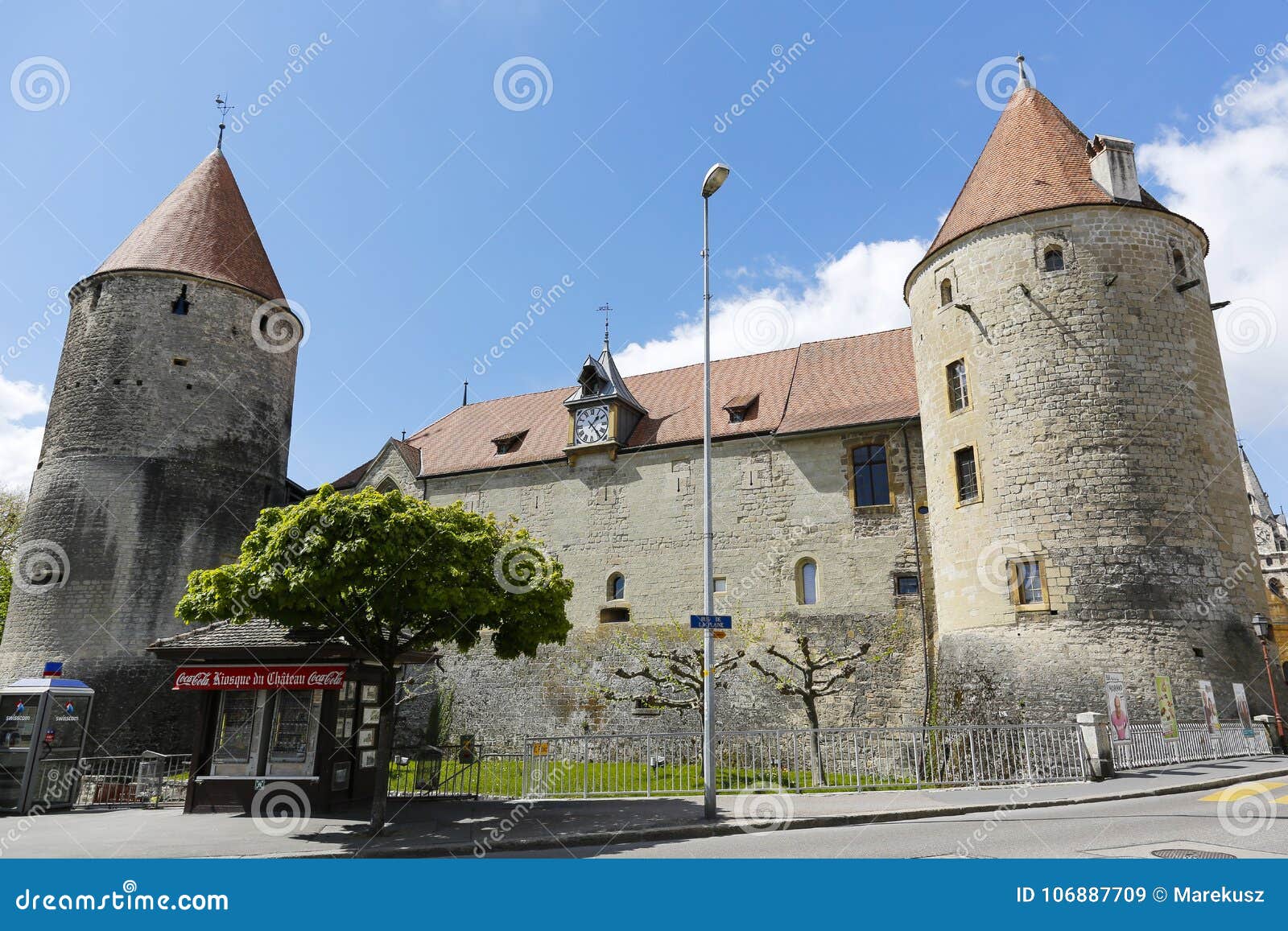 El Castillo Y Sus Dos Torres Imagen de archivo editorial - Imagen de ...
