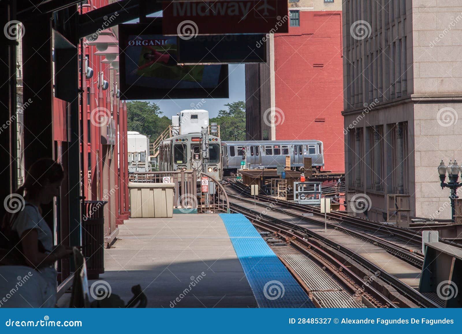 The El in Chicago editorial photography. Image of transport - 28485327