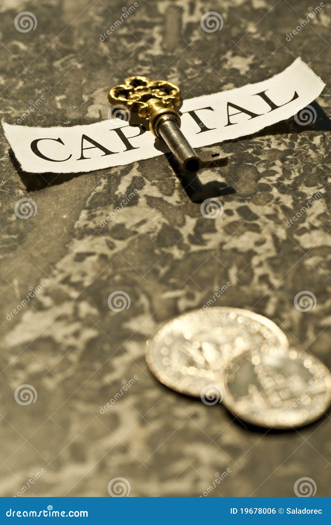 El clave al capital foto de archivo. Imagen de monedas - 19678006