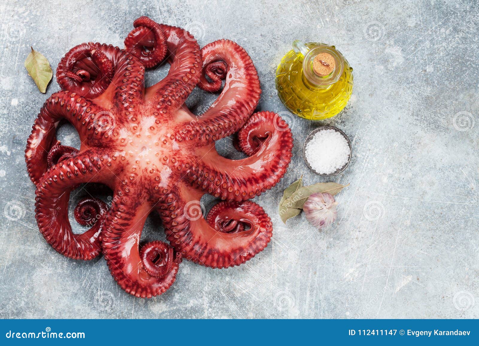 El cocinar crudo del pulpo imagen de archivo. Imagen de delicioso ...