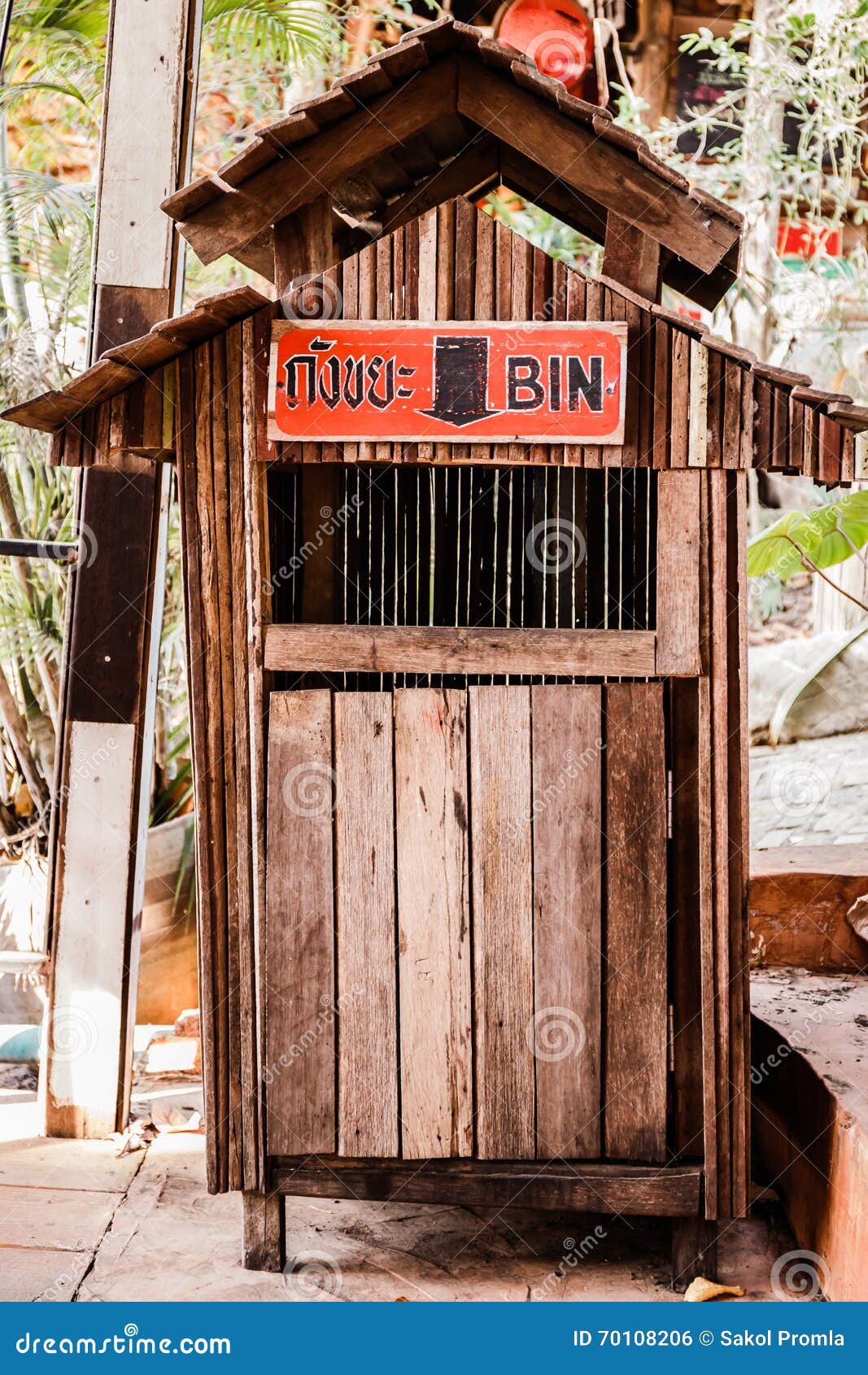 El Compartimiento Hizo La Madera De La Forma Foto de archivo - Imagen ...