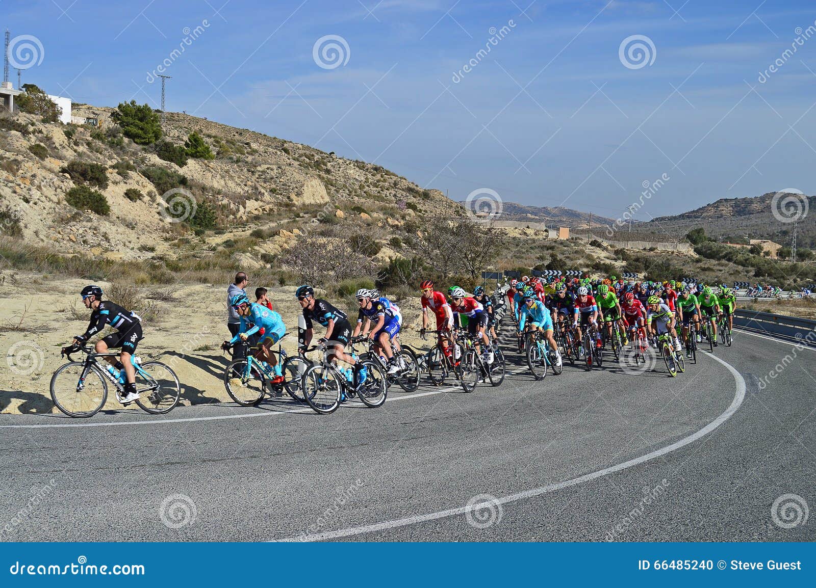 El competir con del ciclo imagen editorial. Imagen de cielo - 66485240