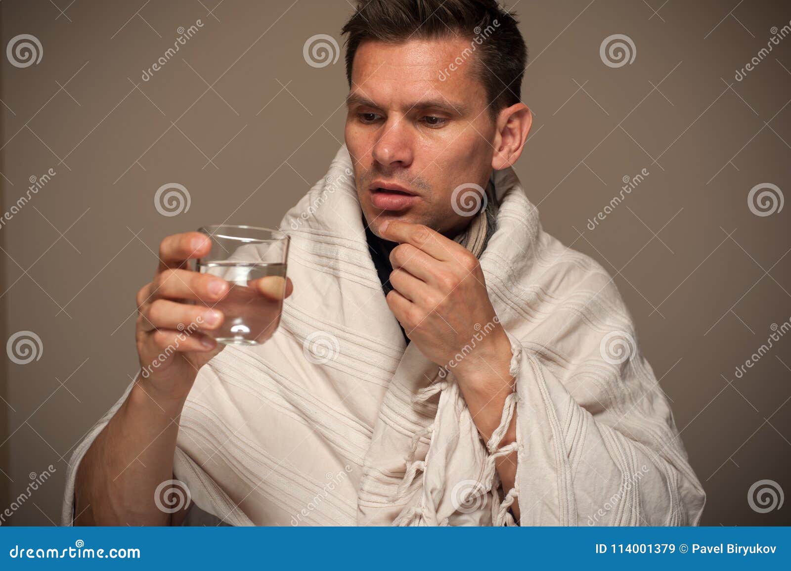 El Concepto De Gente Enferma Y Cansada Imagen de archivo - Imagen de ...