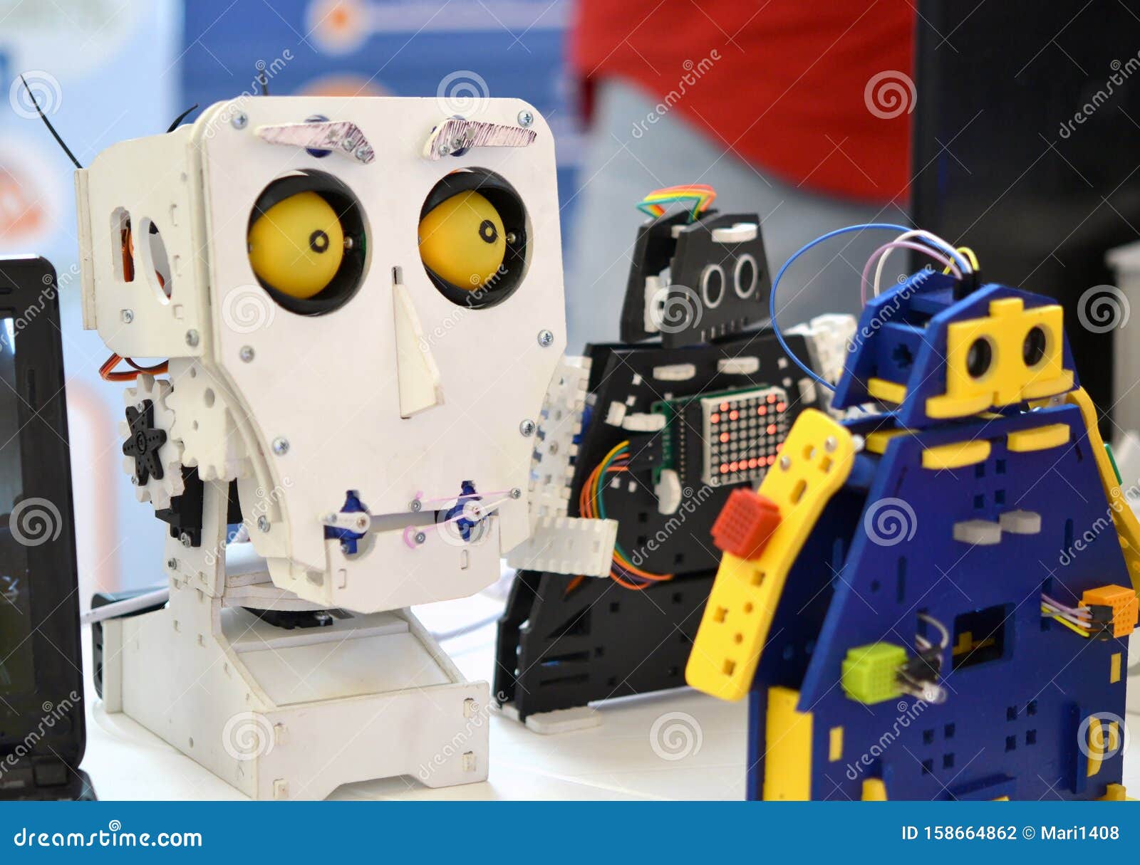 El Concepto De Prototipos De Robots De Juguete Foto de archivo - Imagen ...