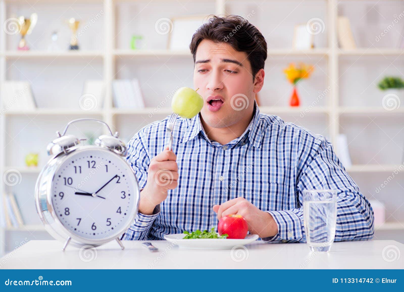 El Concepto De Servicio Lento En El Restaurante Foto de archivo ...