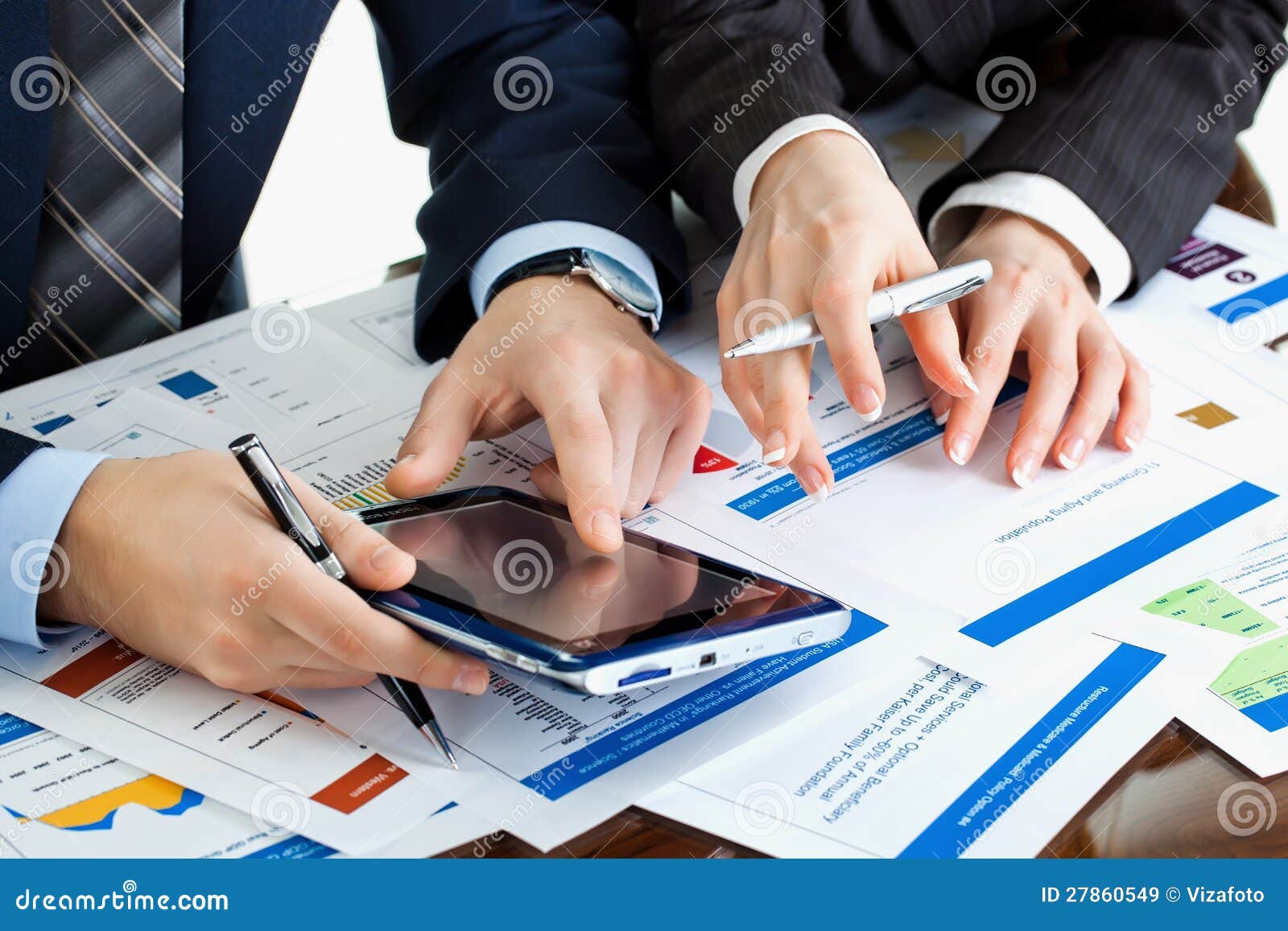 El considerar. imagen de archivo. Imagen de papel, resultado - 27860549