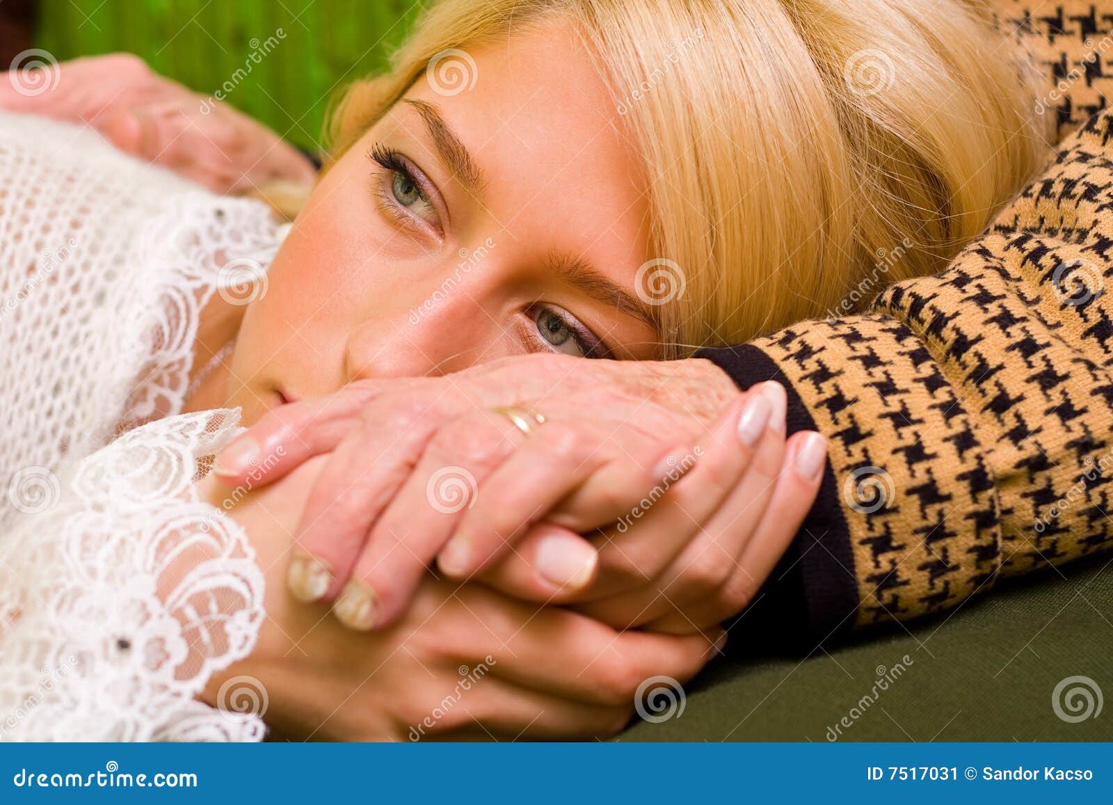 El consolar imagen de archivo. Imagen de abuela, maduro - 7517031