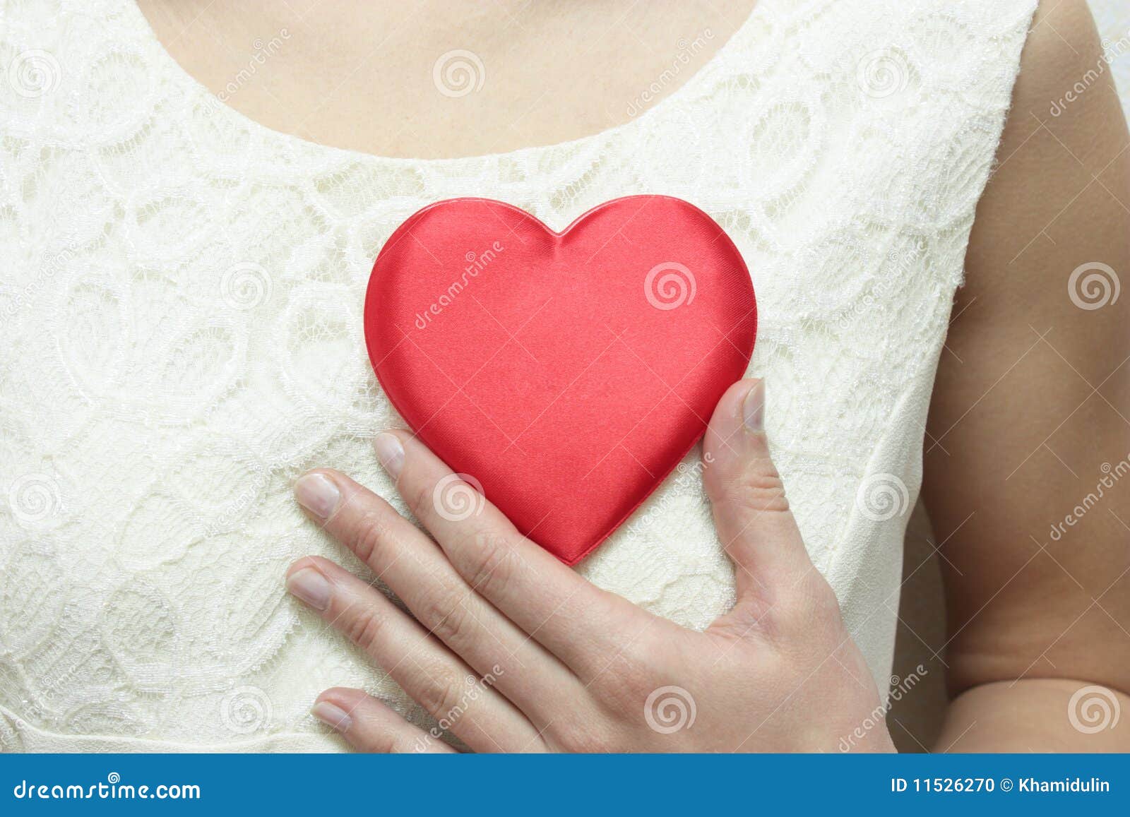 El corazón en pecho. foto de archivo. Imagen de hombre - 11526270