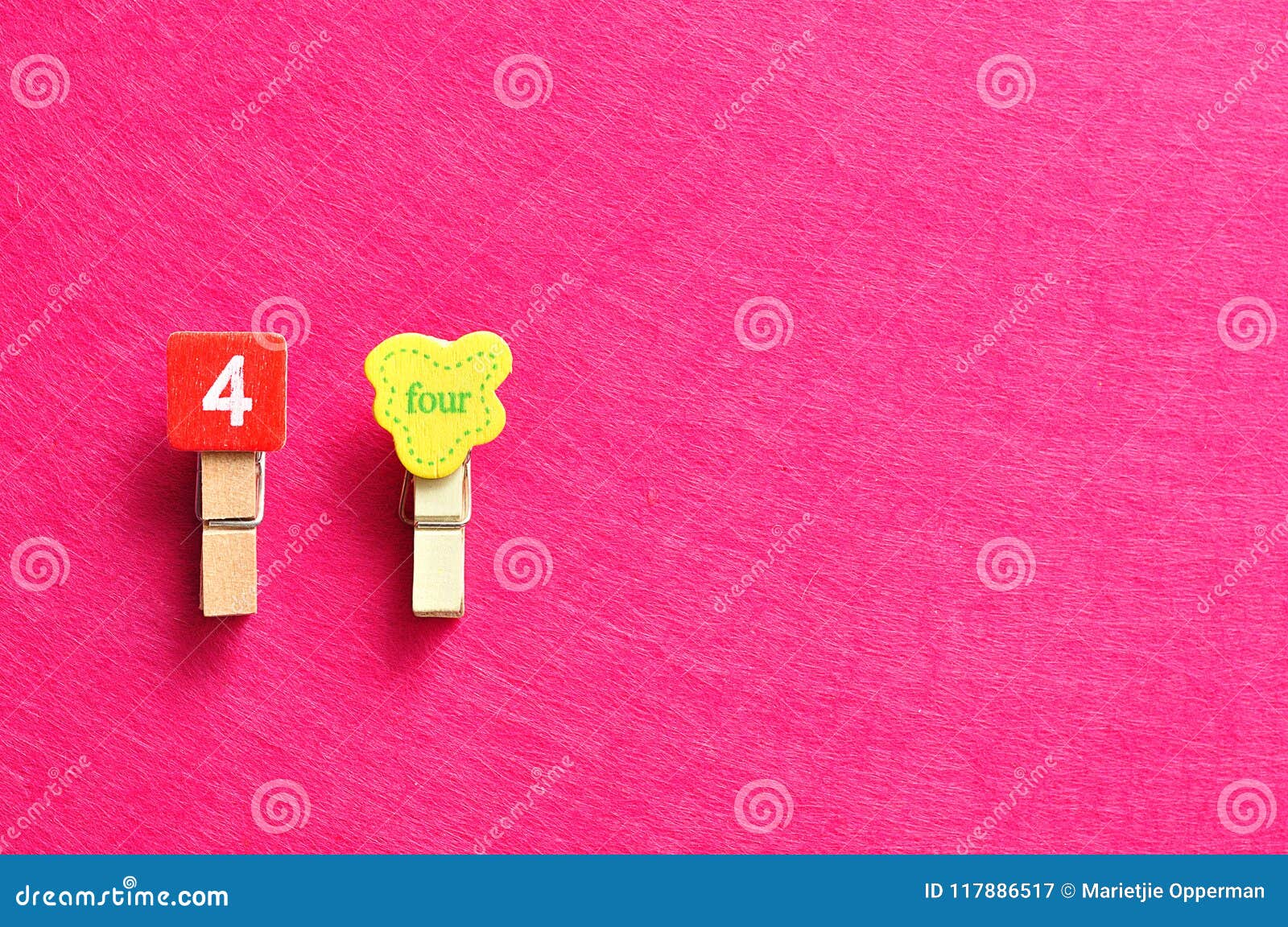 El Cuadro Cuatro Con La Palabra Cuatro Imagen de archivo - Imagen de ...