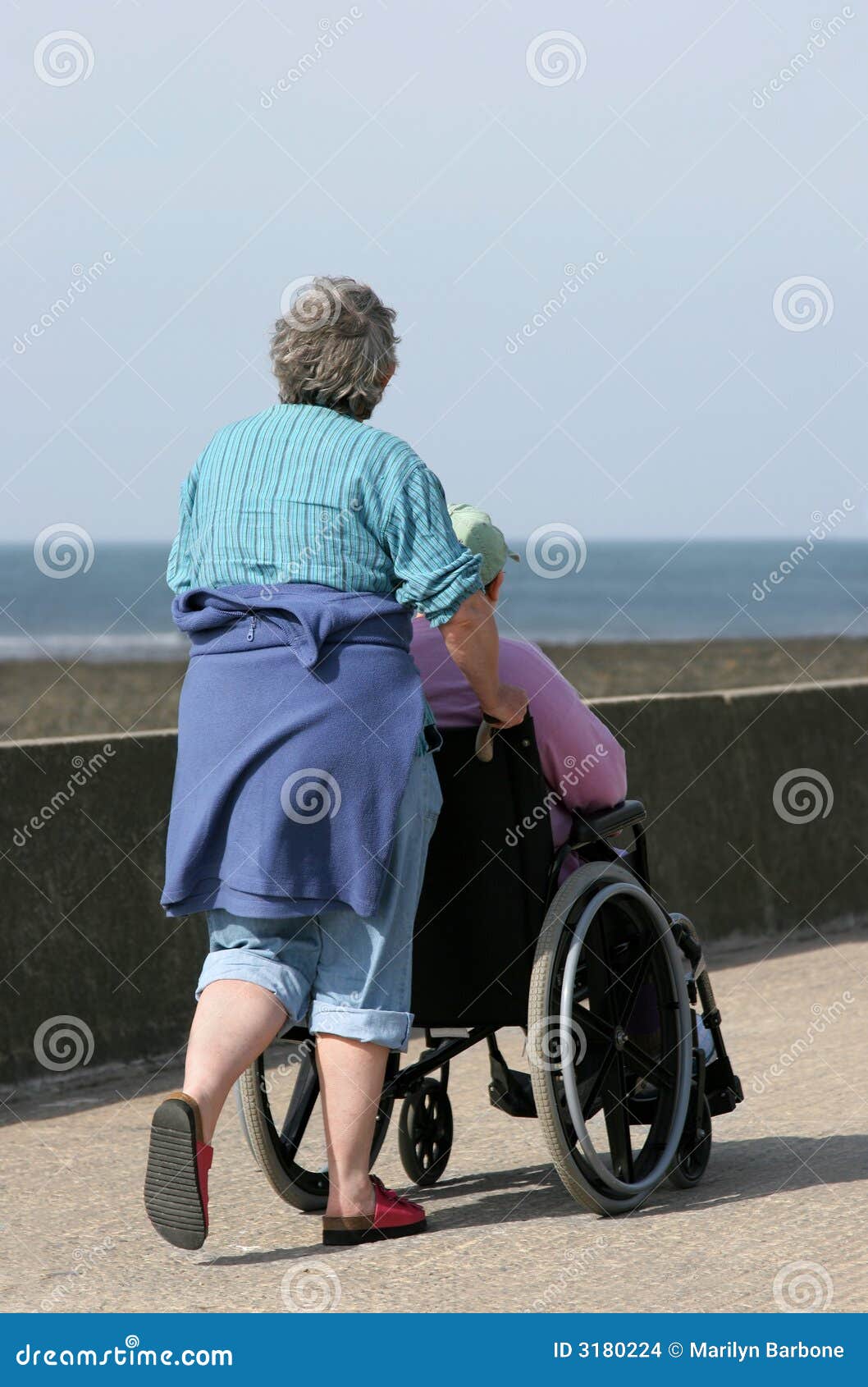 El cuidar para el lisiado foto de archivo. Imagen de cuidado - 3180224