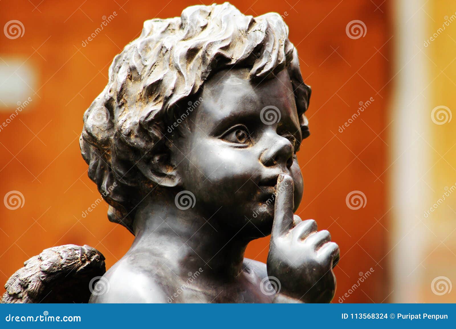 El cupido es dios del amor foto de archivo. Imagen de deletreado ...