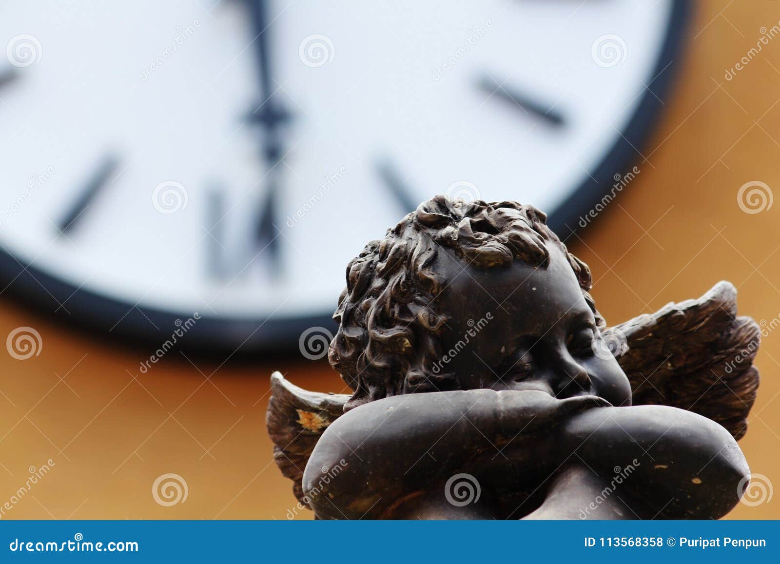 El cupido es dios del amor foto de archivo. Imagen de color - 113568358