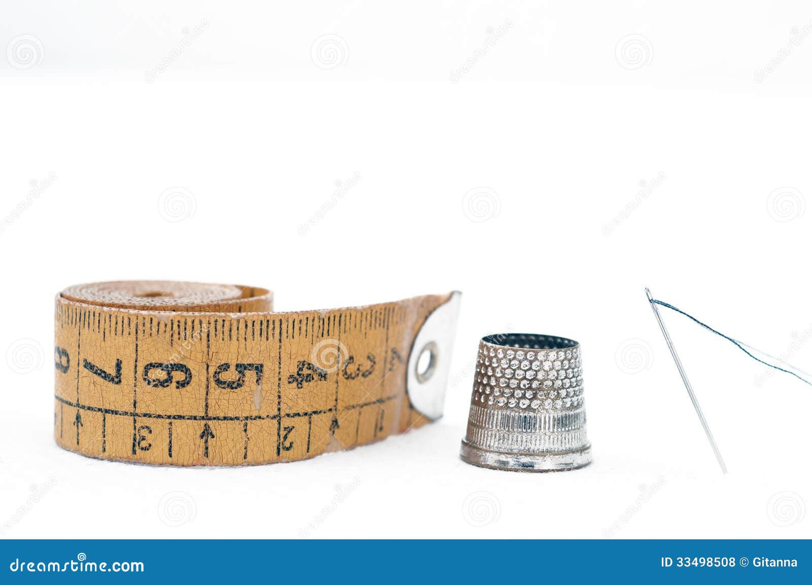 El Dedal Y La Aguja Del Sastre Foto de archivo - Imagen de destripador ...