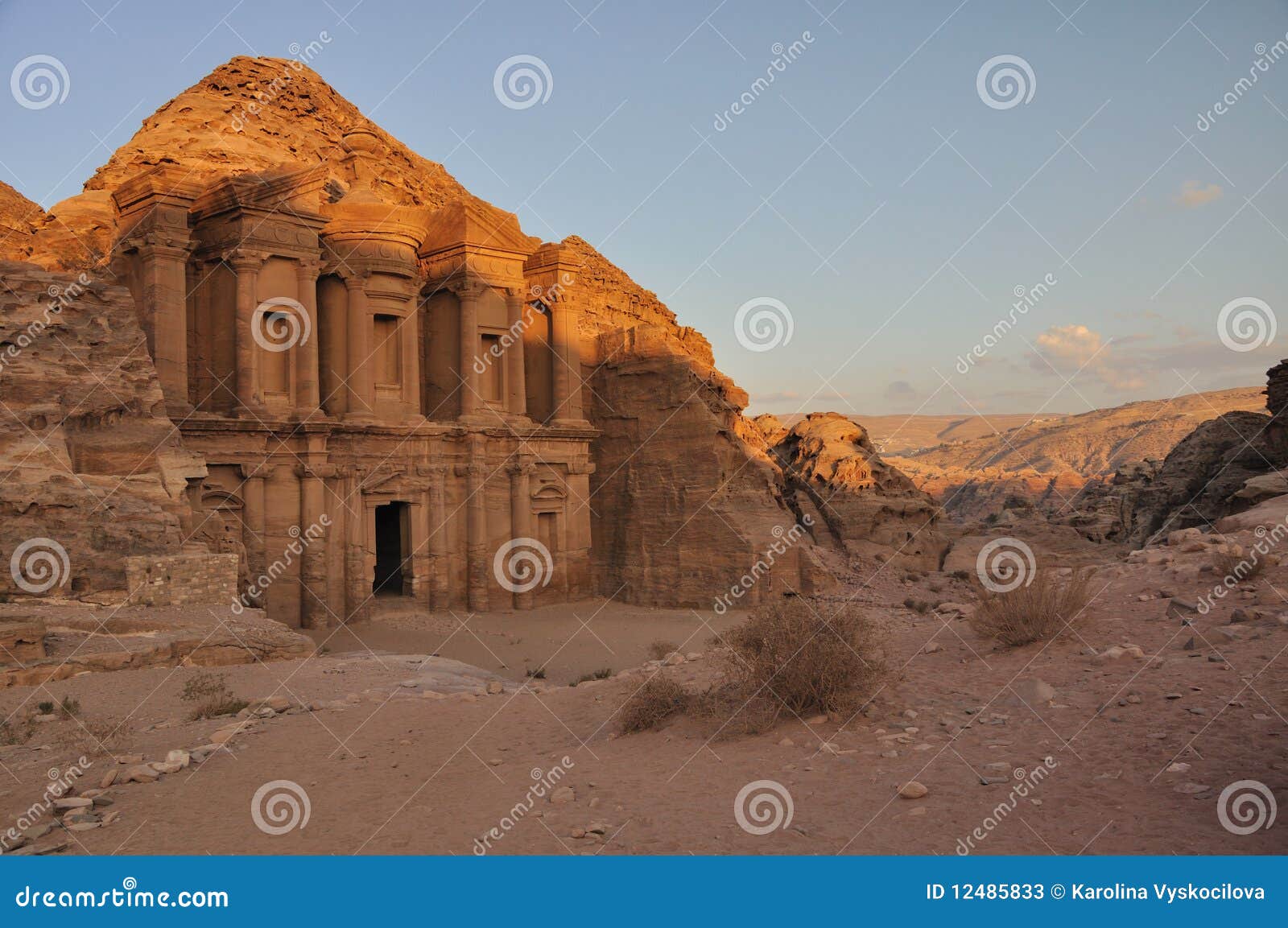 EL Deir (el monasterio) imagen de archivo. Imagen de oriente - 12485833