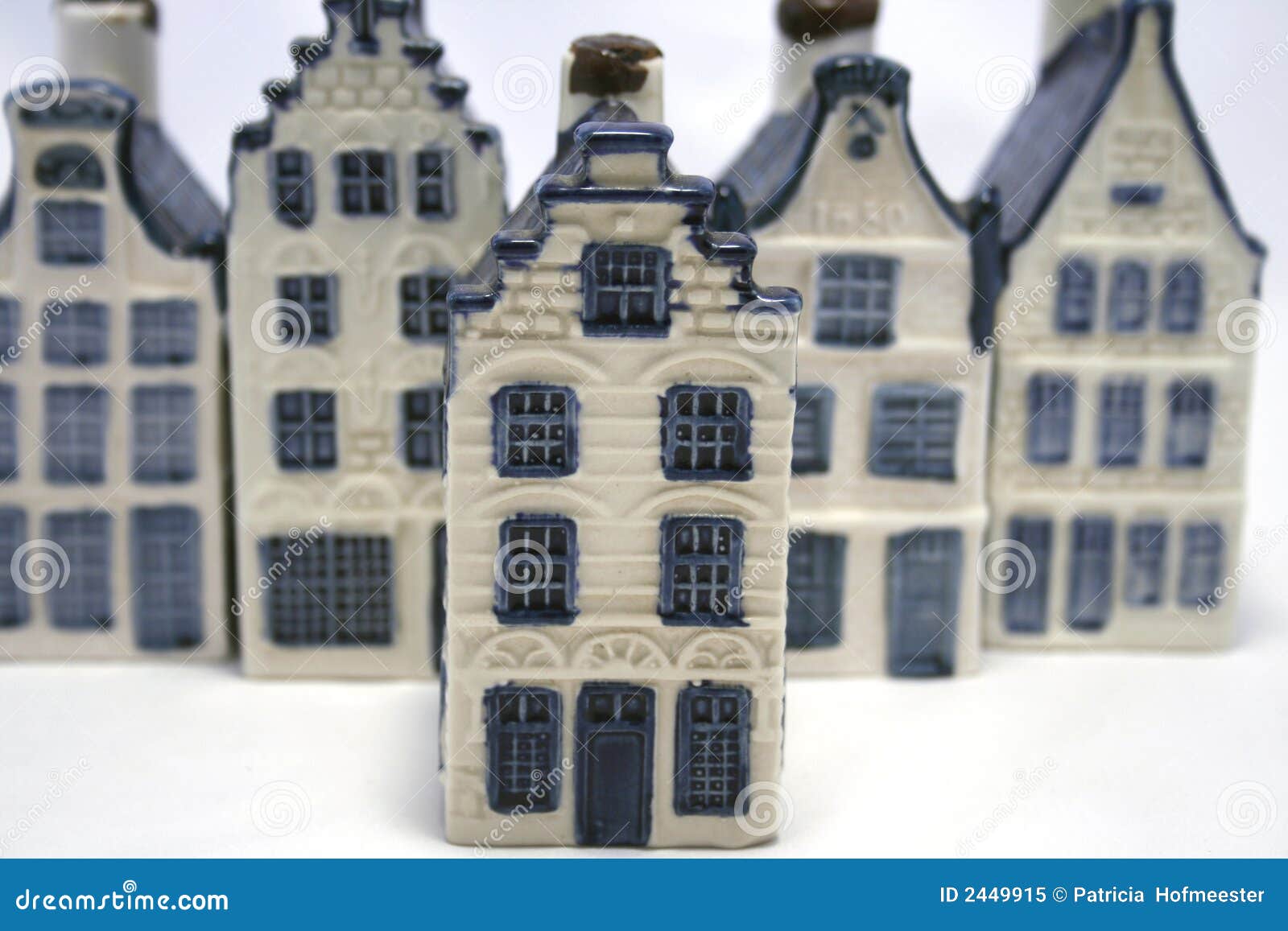 El destacarse imagen de archivo. Imagen de comprador, primero - 2449915