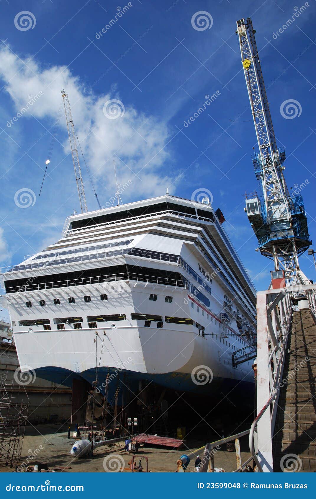 El dique seco foto de archivo. Imagen de maquinaria, seco - 23599048