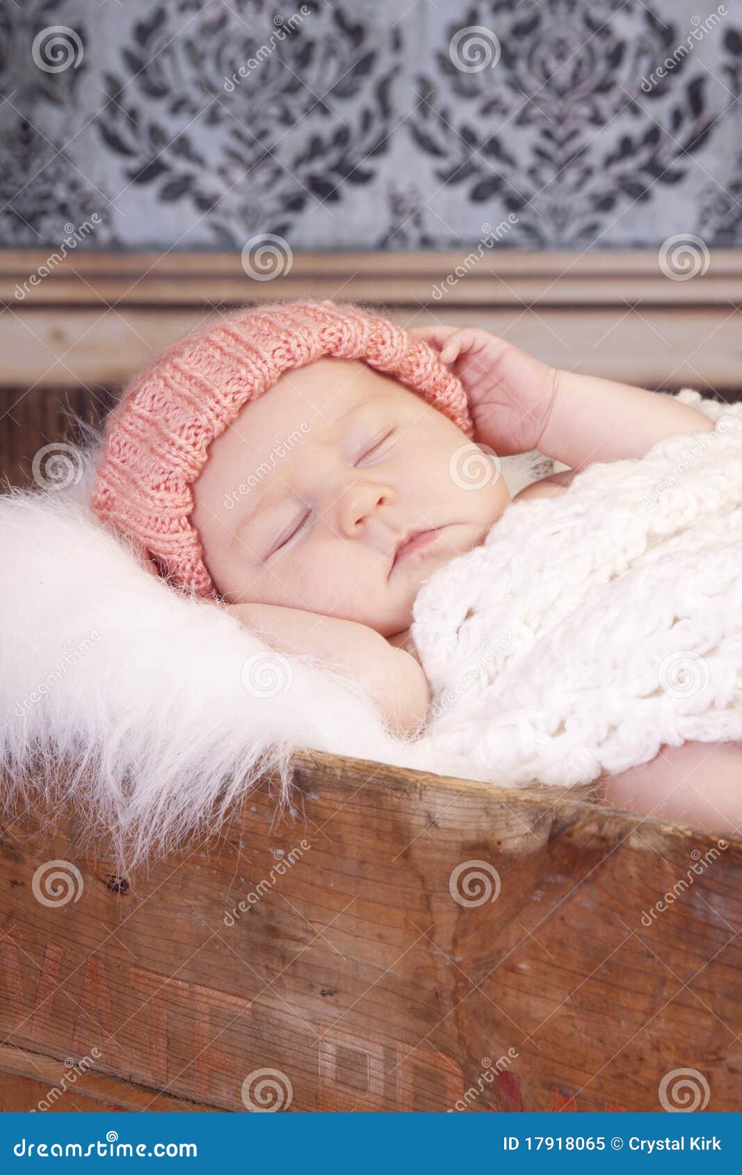 El dormir del bebé imagen de archivo. Imagen de newborn - 17918065