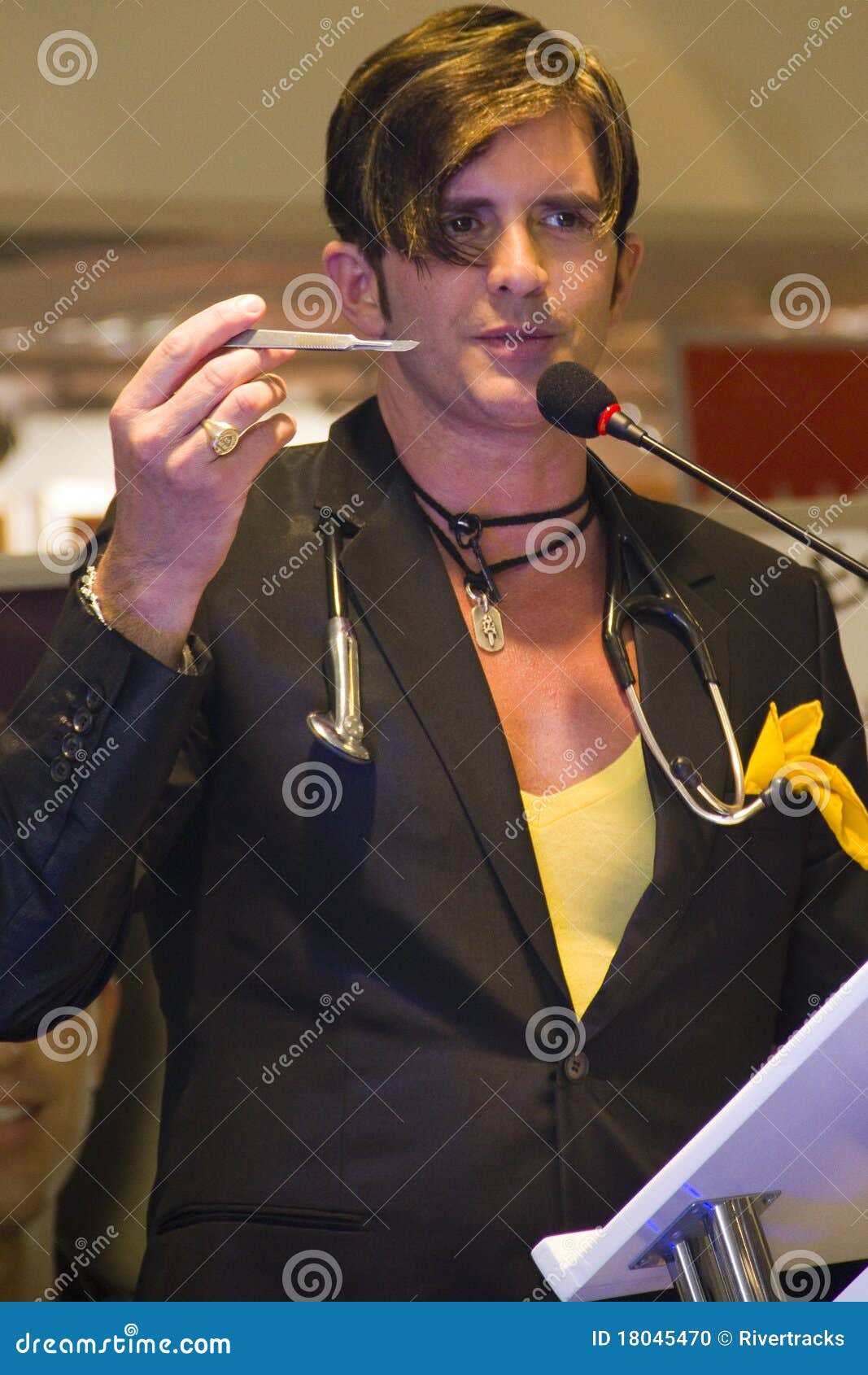 El Dr. 90210 - El Dr. Roberto Rey Imagen editorial - Imagen de médico ...