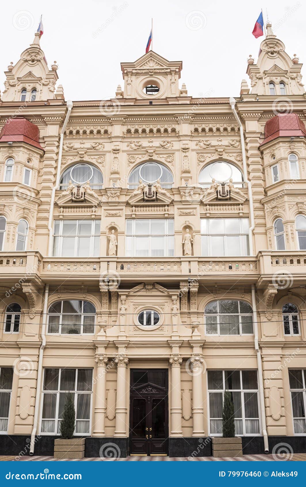 El Edificio De La Duma De La Ciudad De Rostov-on-Don, Cerca Es Peatonal Foto de archivo - Imagen ...